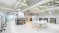 大阪・心斎橋、南船場にある展示会場。 飾らずに佇む、白を基調としたシンプルな空間。の写真2