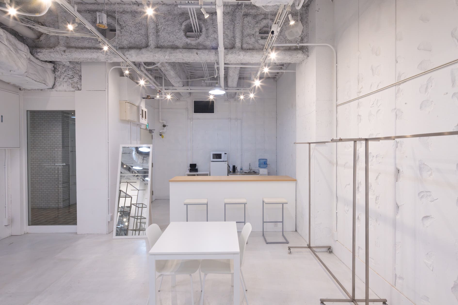 大阪・心斎橋、四ツ橋にある展示会場。 駅から直結，天候に左右されずに集客可能。の写真6