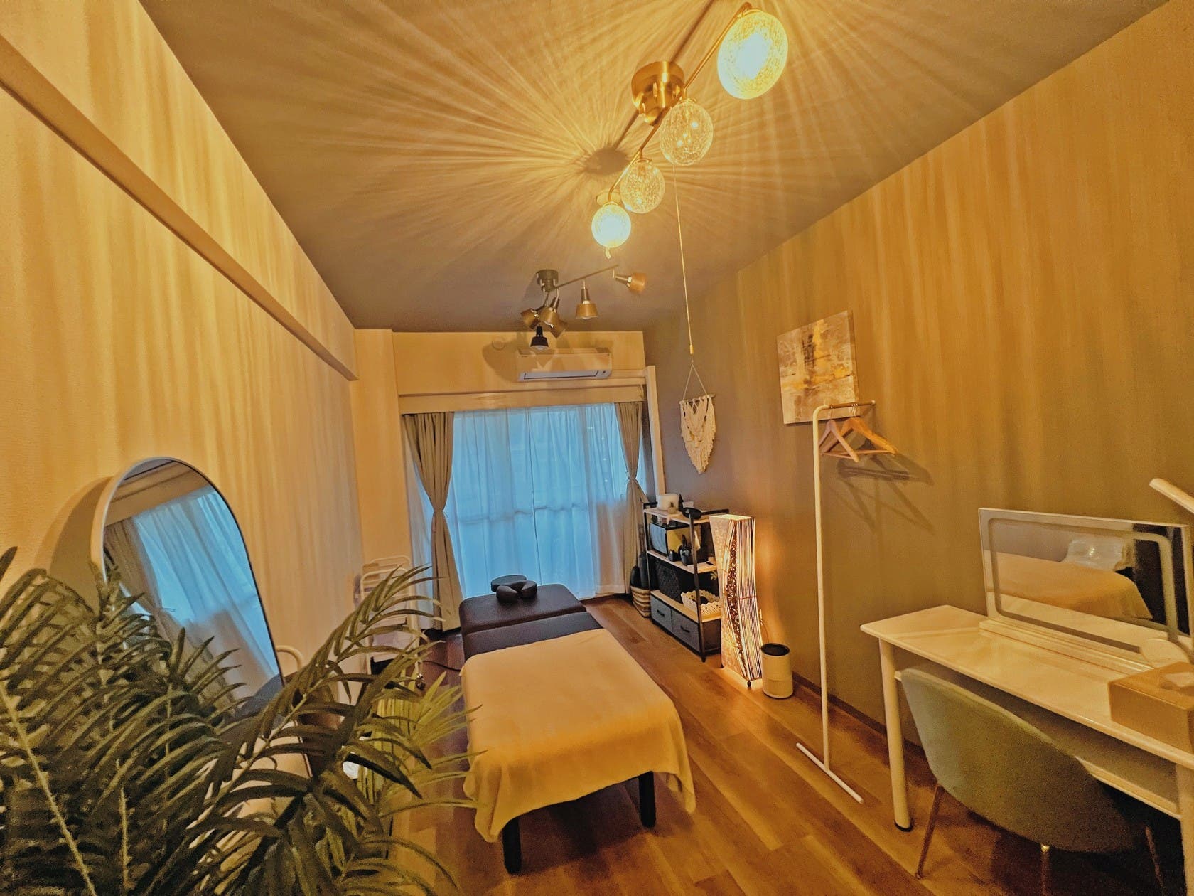 新規OPEN割引実施中✨新宿三丁目駅徒歩３分❗️電動フルフラットベッド完備✨️充実の新品備品とモダン北欧の大人癒し空間🪷🌿の写真9