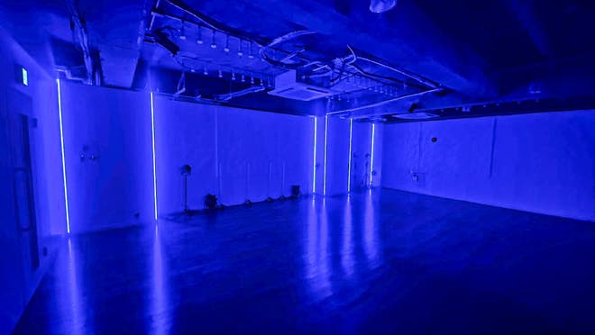 仙台駅徒歩10分|貸切Aスタジオ(最大36名)LED照明×Bluetooth音響完備 — 今すぐ予約可能の写真1