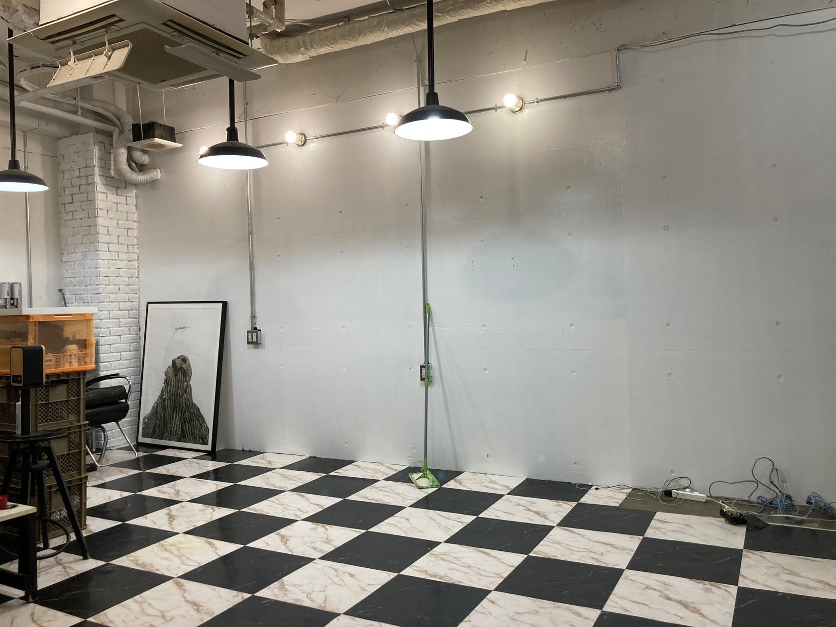 【地下鉄空港線・赤坂駅から徒歩5分の好立地】EXHIBITION WALL & POP UP/WORK SHOPの写真2