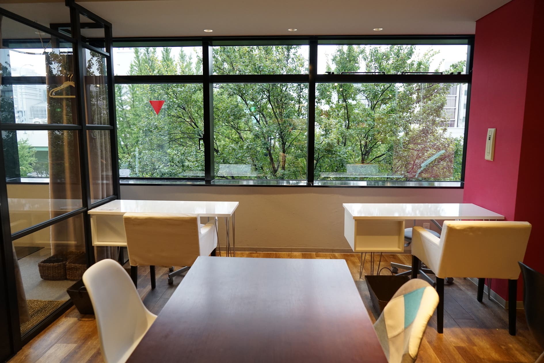 矢場町駅徒歩３分の好立地。窓からの緑が気持ちいい！【名古屋 栄本店・ネイル】ネイルスペースAの写真6