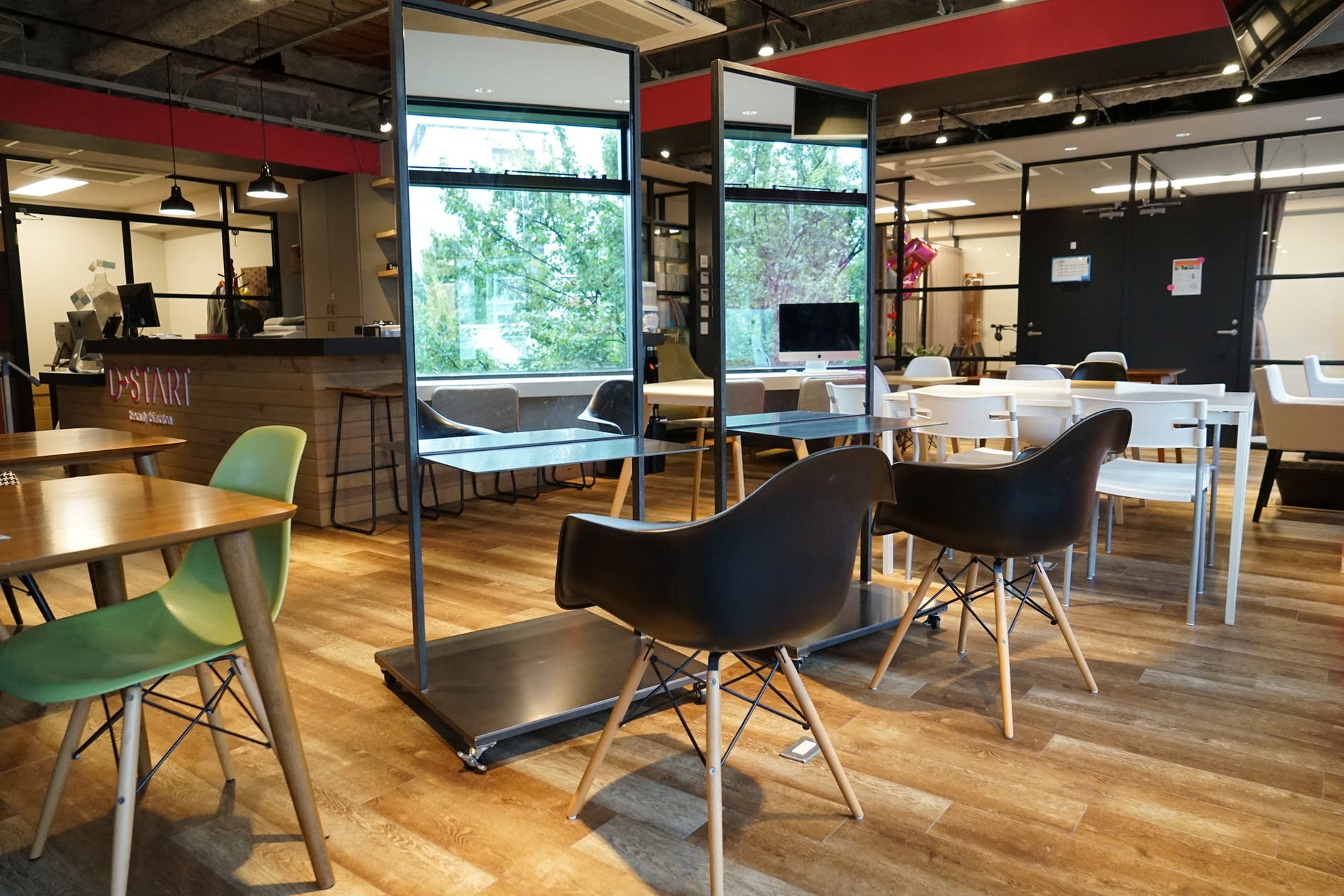 矢場町駅から徒歩３分。オフィスビルから入る贅沢な非日常空間。セルフヘアメイクスペースの写真3