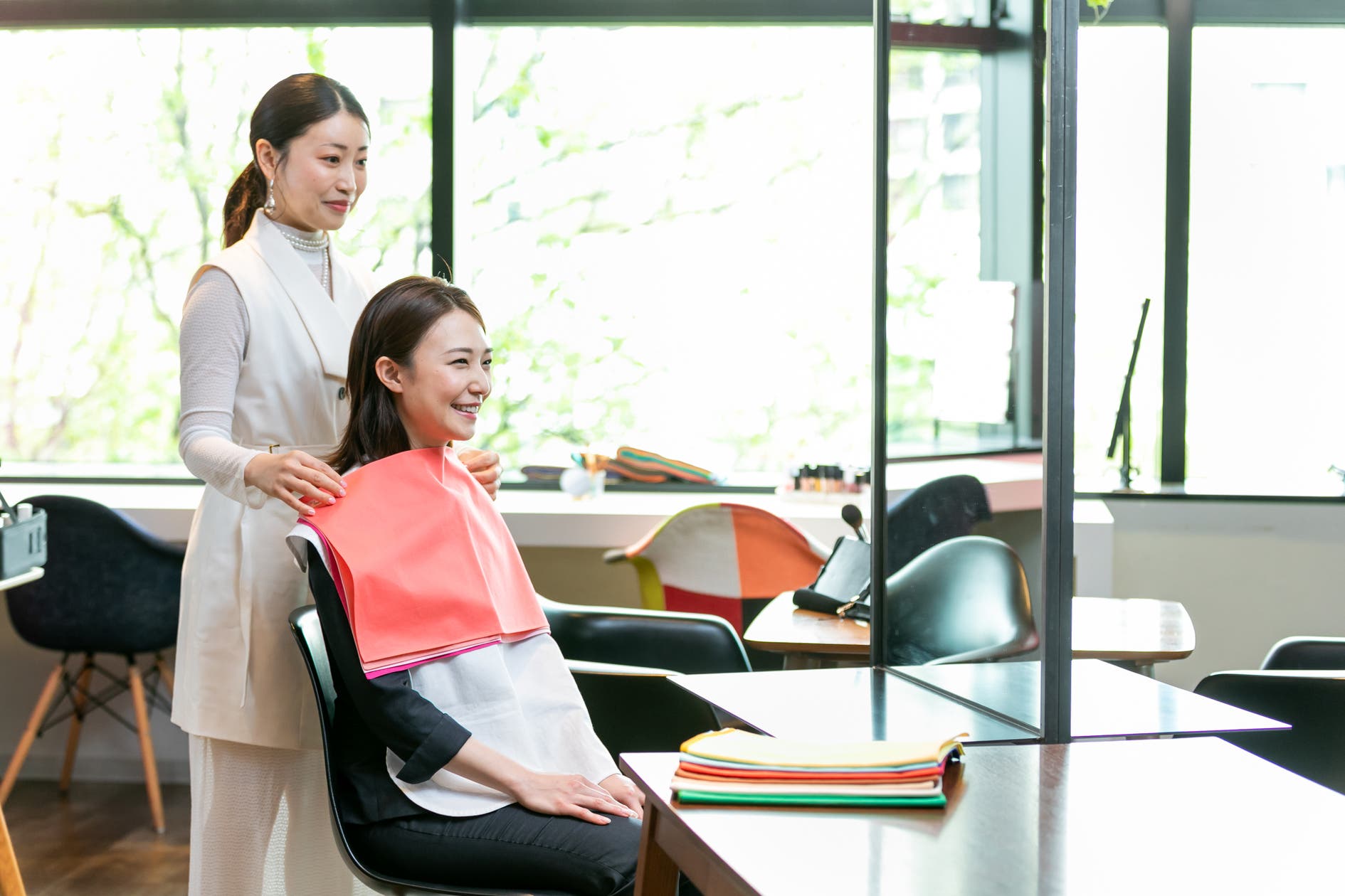 矢場町駅から徒歩３分。オフィスビルから入る贅沢な非日常空間。セルフヘアメイクスペースの写真7