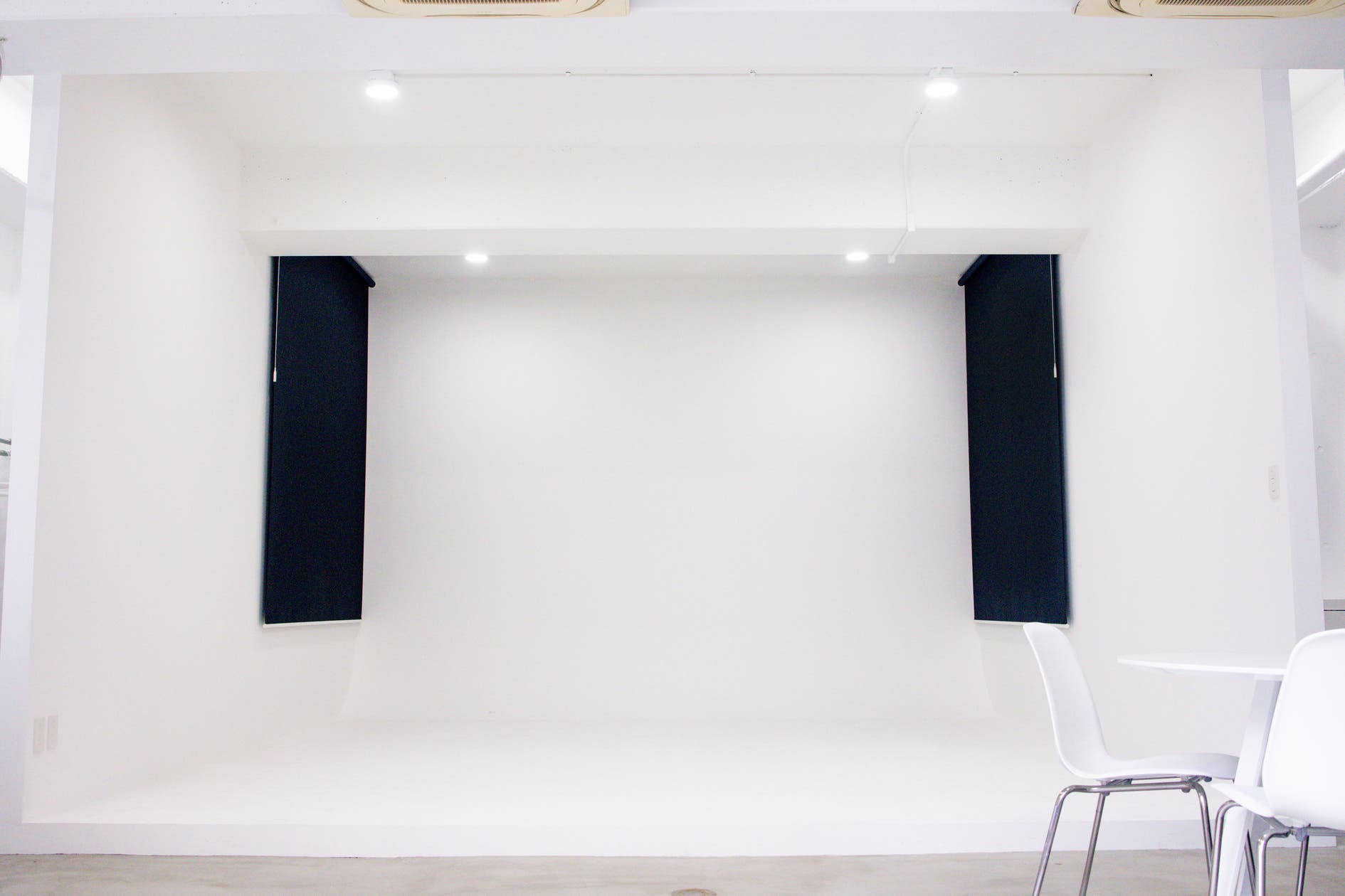 茗荷谷駅から徒歩7分/池袋駅から2駅◎ 機材も豊富に取り揃えている白ホリスタジオです。の写真3