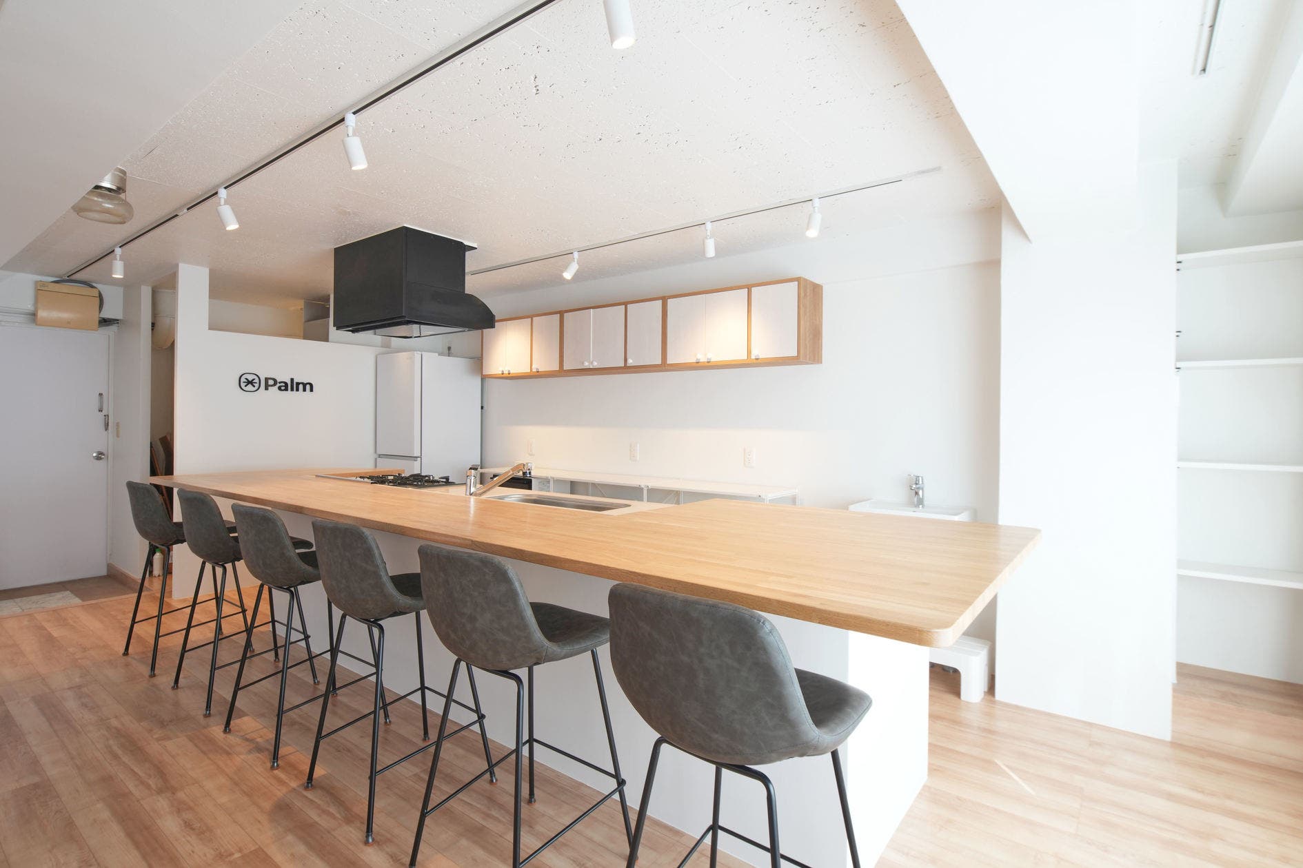 藤沢駅 | 料理と会話を楽しむアイランドキッチン付きスペースの写真4