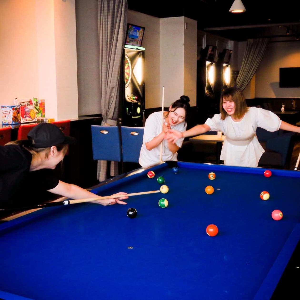 多彩な遊びが出来るスポーツバーの写真5