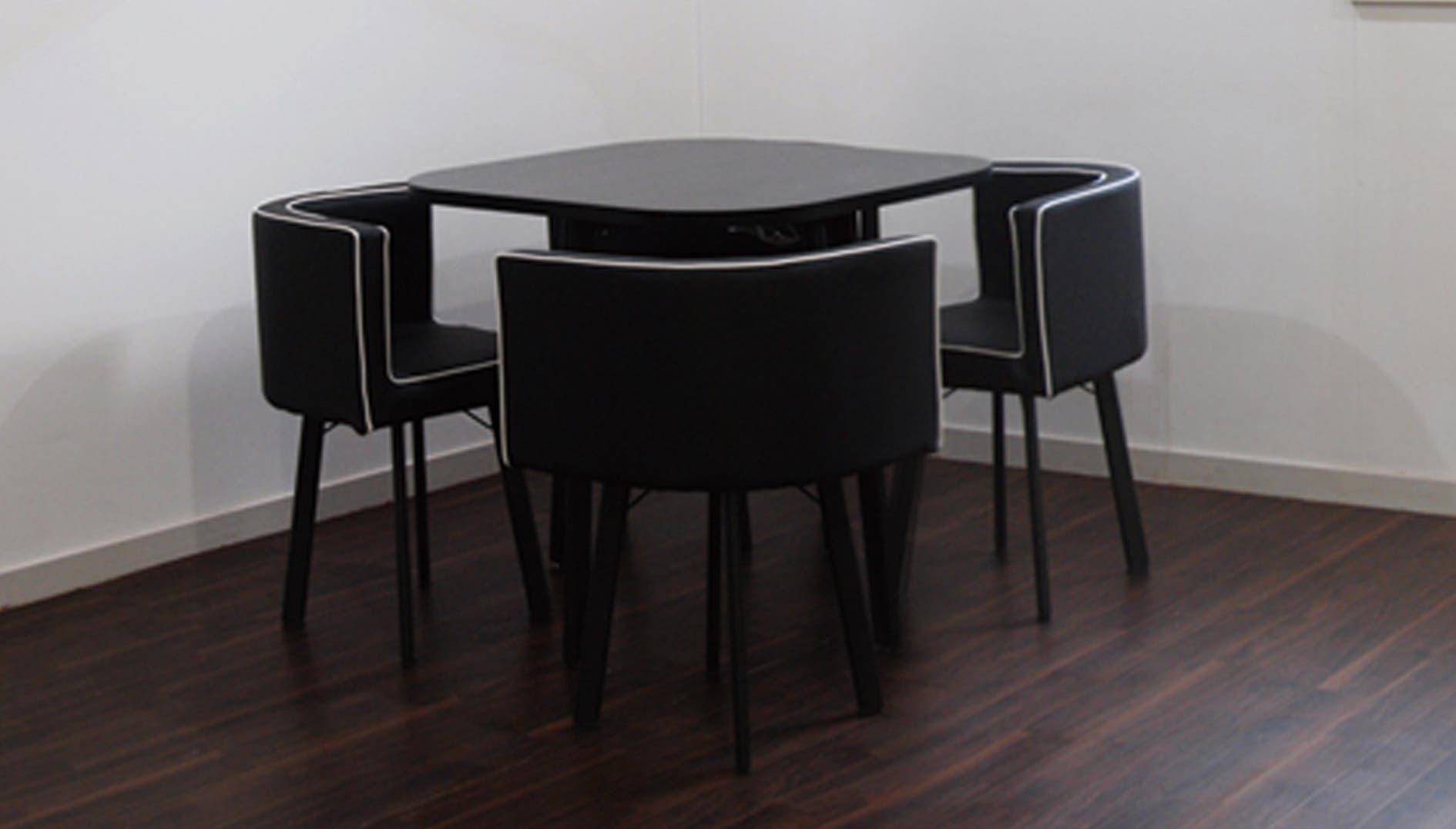 4人掛けテーブル&チェアの画像1