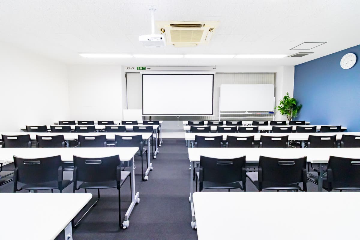 【天神駅出口徒歩2分！定員59名】高性能プロジェクター・10Gbps光回線・WiFi全て無料！ふれあい貸し会議室 天神No150の写真1