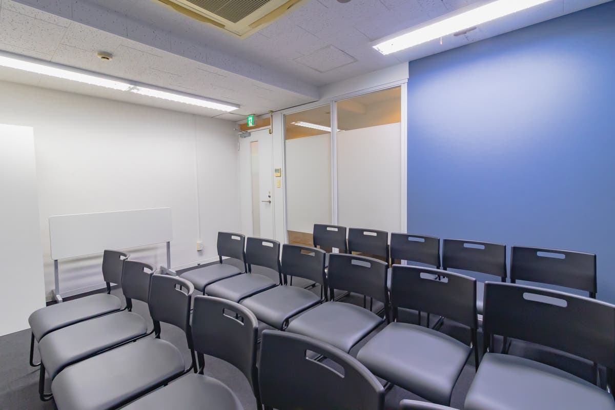 【天神駅出口徒歩2分！定員17名】50インチモニター・10Gbps光回線・WiFi全て無料！ふれあい貸し会議室 天神No151の写真16