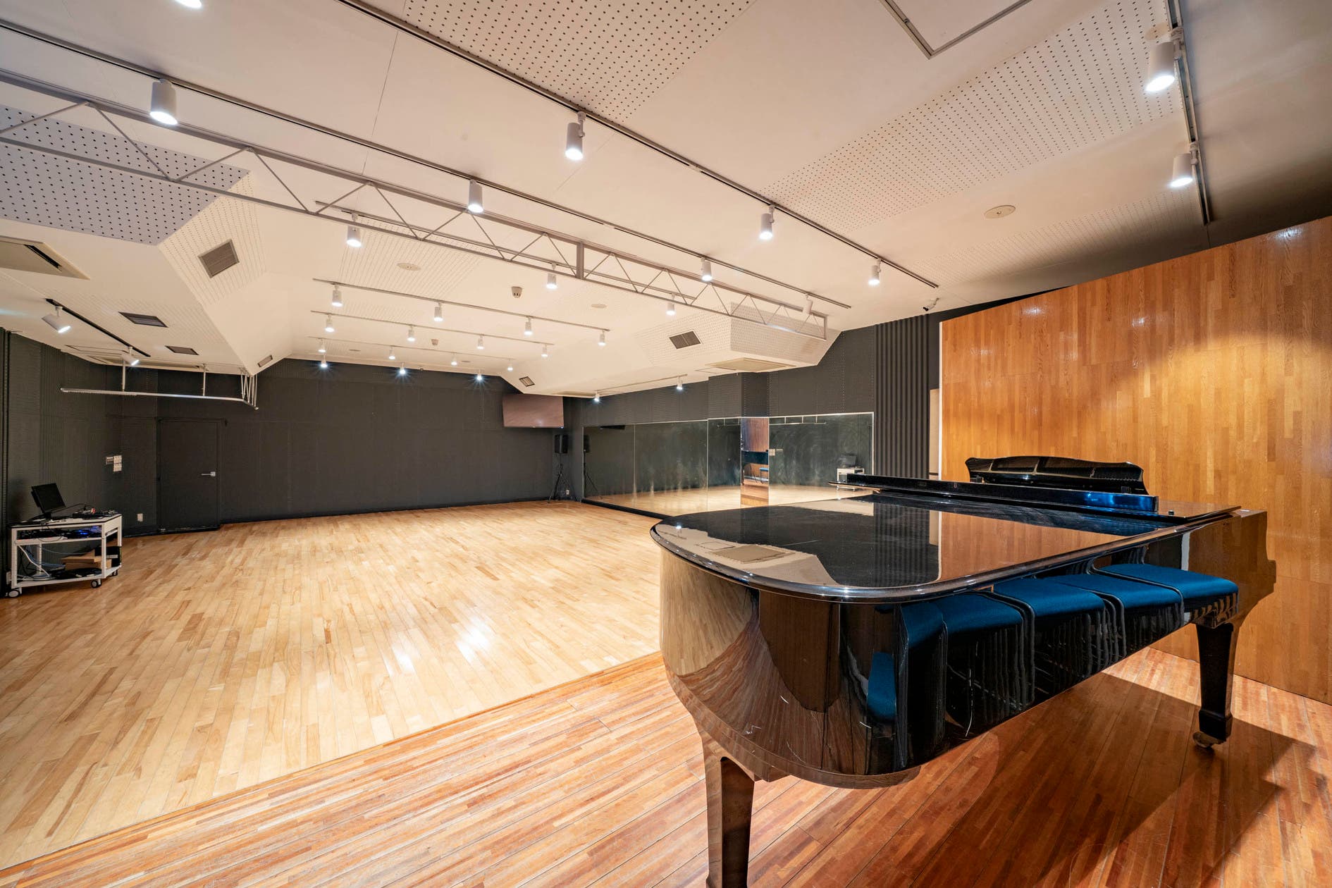 【駐車場10台完備】楽器演奏・ダンス練習など様々な用途でご利用いただけるレンタルスタジオ！地下鉄東西線「西28丁目」徒歩5分の写真3