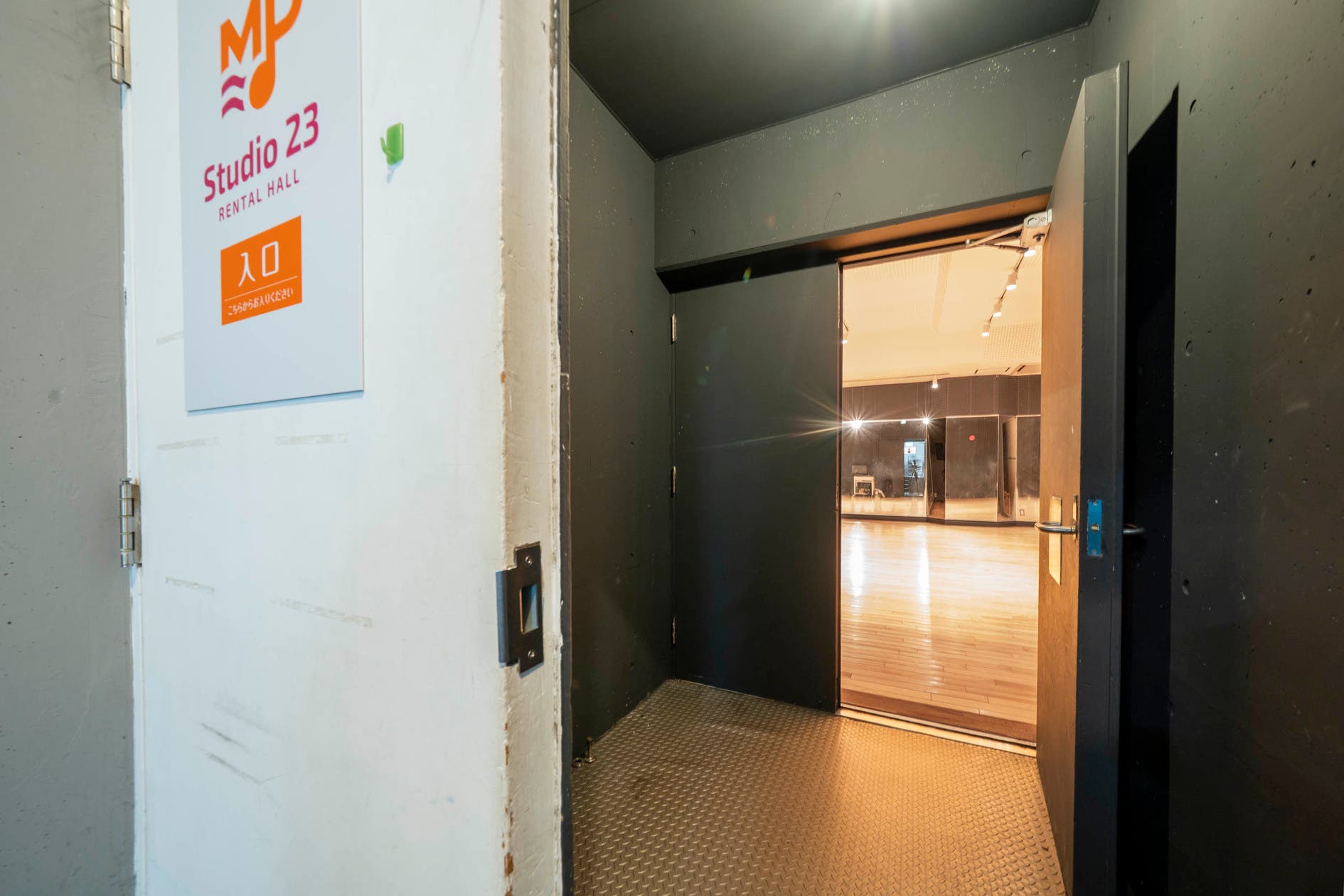 【駐車場10台完備】楽器演奏・ダンス練習など様々な用途でご利用いただけるレンタルスタジオ！地下鉄東西線「西28丁目」徒歩5分の写真17