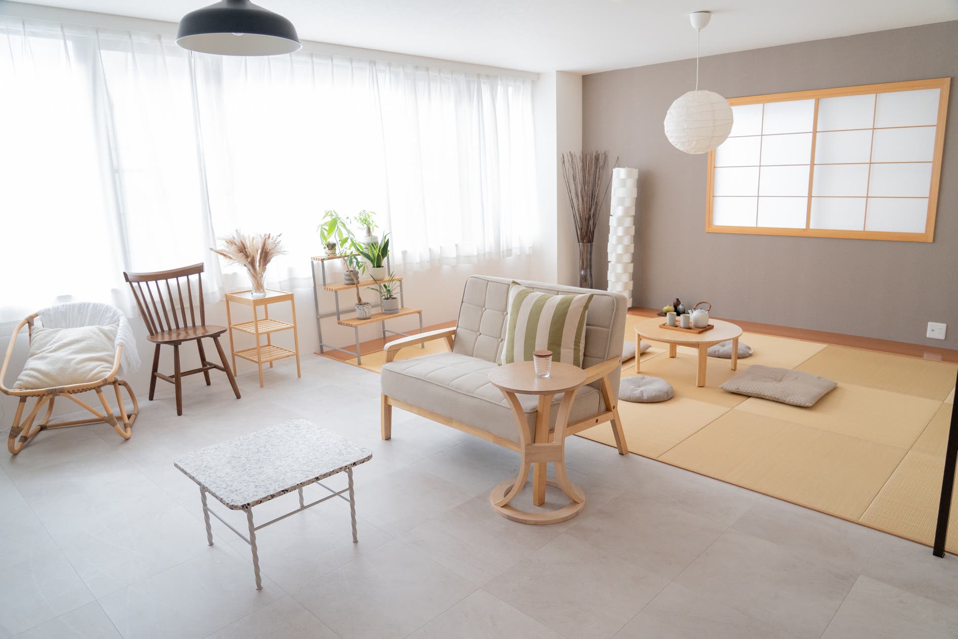 【スタジオF】リビングを連想する和洋室の写真4