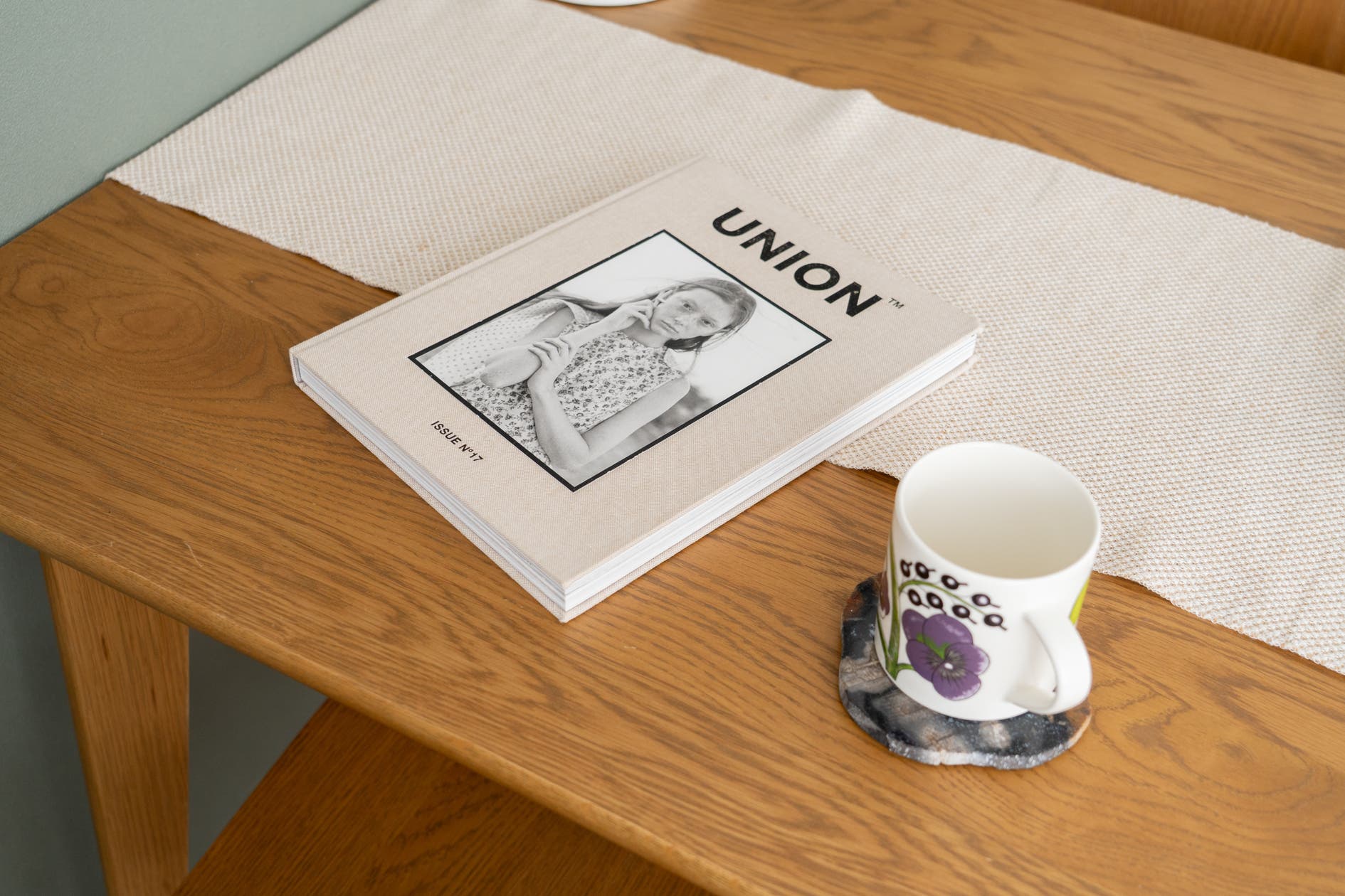 【スタジオK】窓が大きく光がよく入るくつろぎスペース、スタジオKの写真11