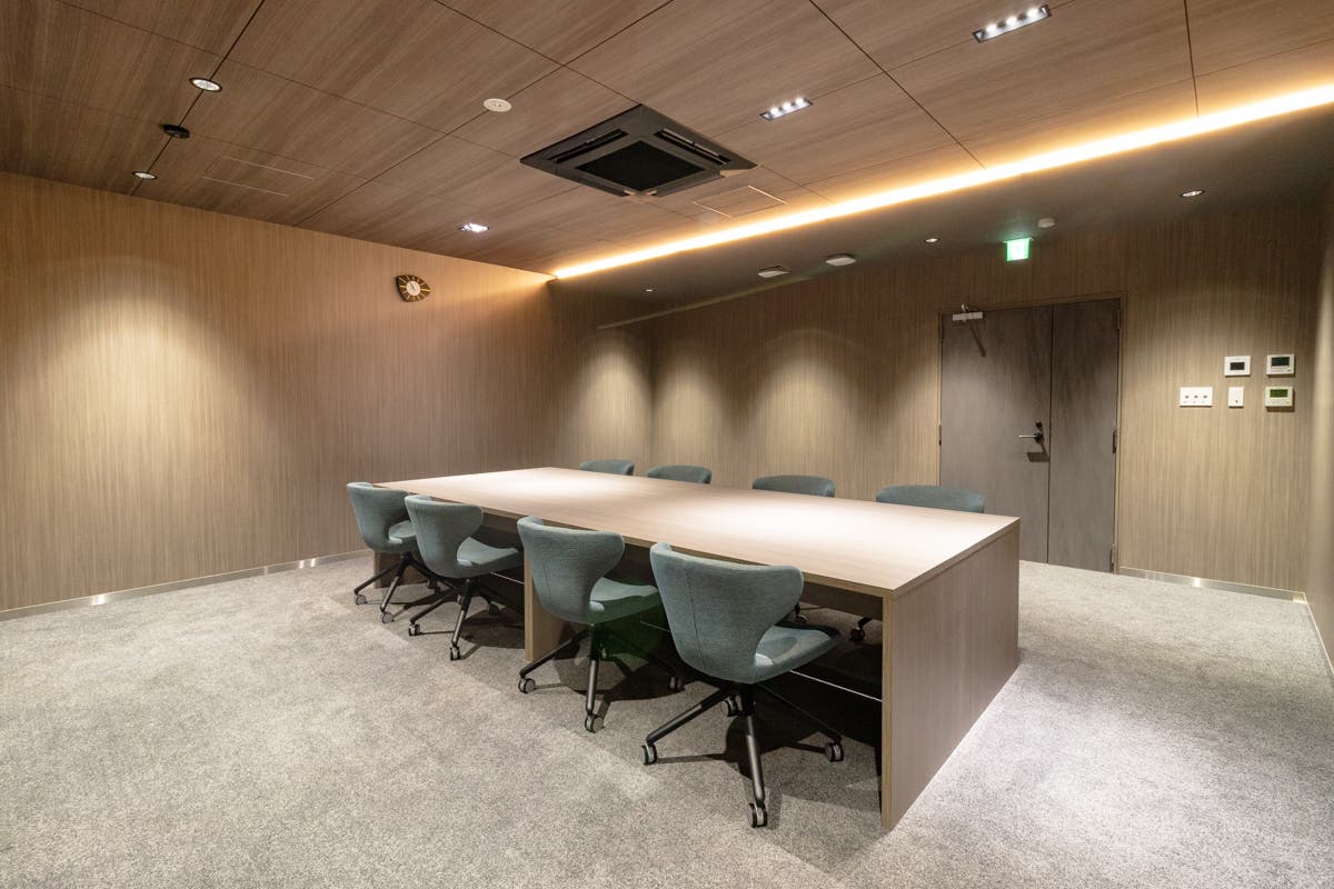 【JR博多駅東5出口徒歩2分！定員8名】モニター・WiFi無料！ふれあい貸し会議室Premium トヨタレンタリース博多駅前Cの写真4