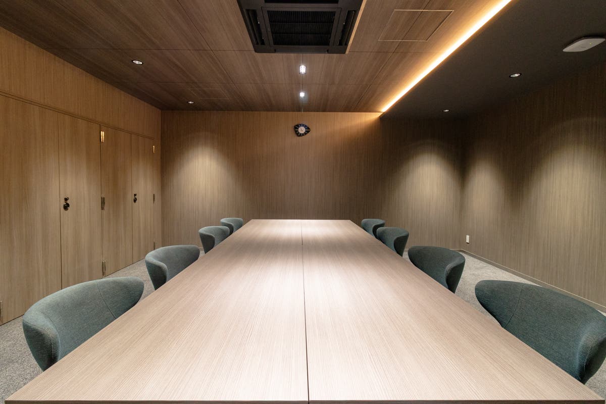 【JR博多駅東5出口徒歩2分！定員8名】モニター・WiFi無料！ふれあい貸し会議室Premium トヨタレンタリース博多駅前Cの写真5