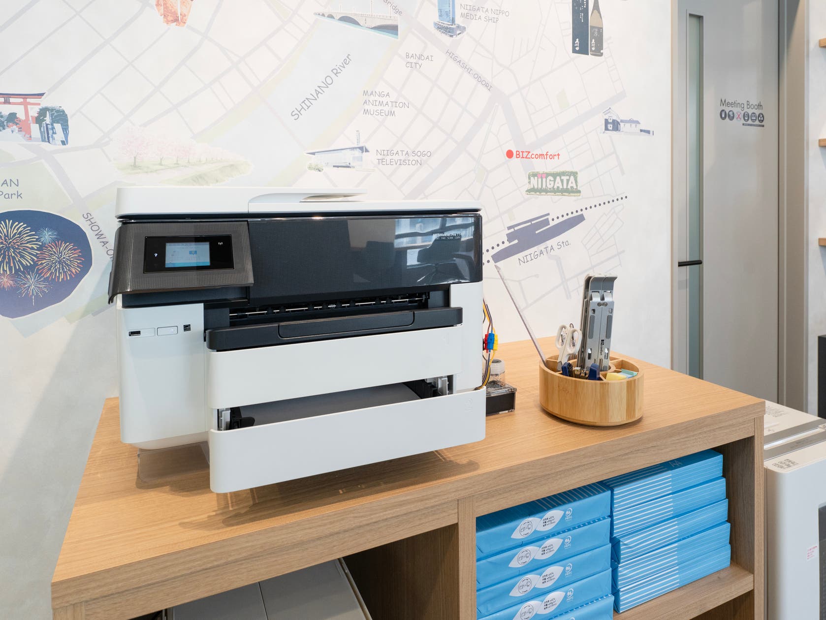 ⭐️新潟駅万代口徒歩3分⭐️1名用完全個室/テレワーク・自習・作業スペース/スタッフ常駐✨Wi-Fi/フリードリンクの写真3