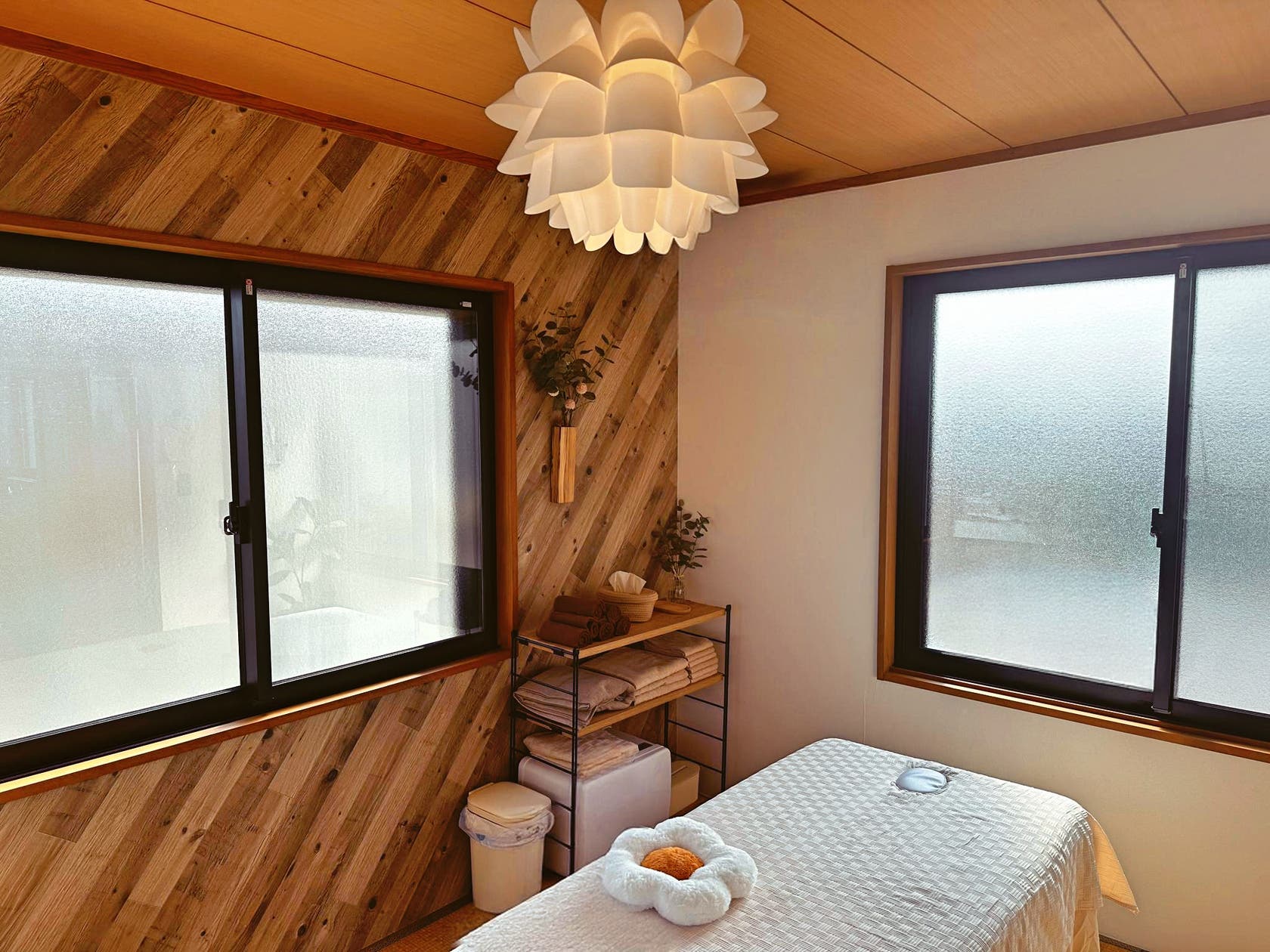 女性のための、静かでプライベートな癒し空間。《電動マッサージベッドがあるリラクゼーション用のお部屋》の写真2