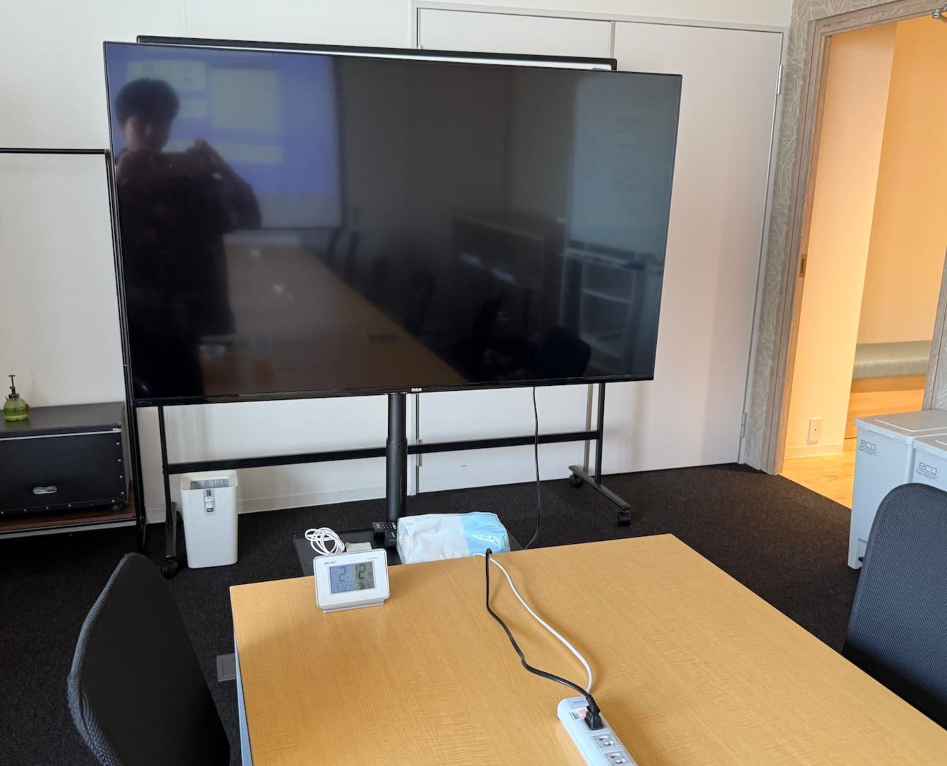 個室追加オプション：中会議室(6-8名着席可)の画像2