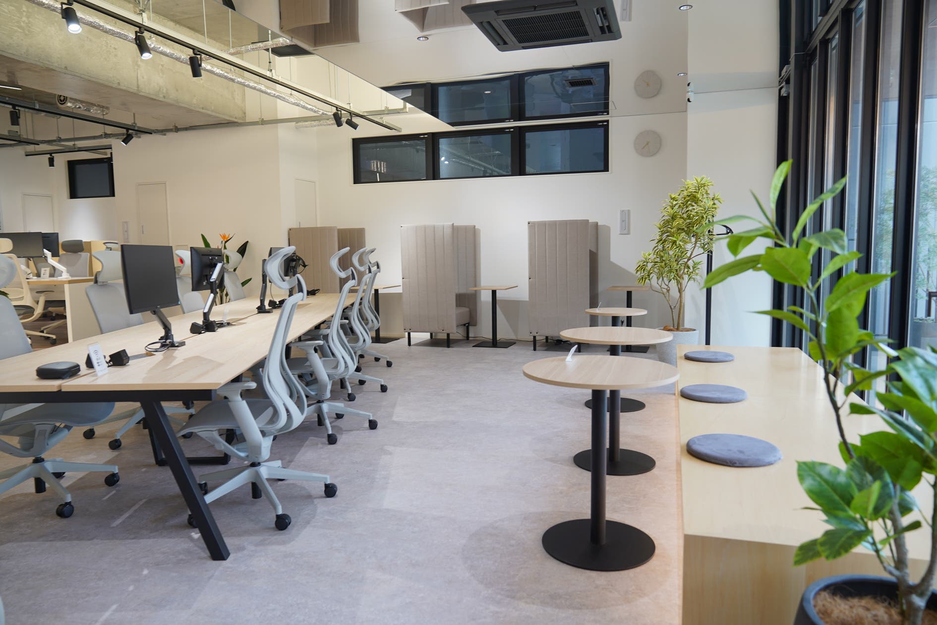 【大名天神】コワーキングスペースのフリーアドレスエリアの写真9