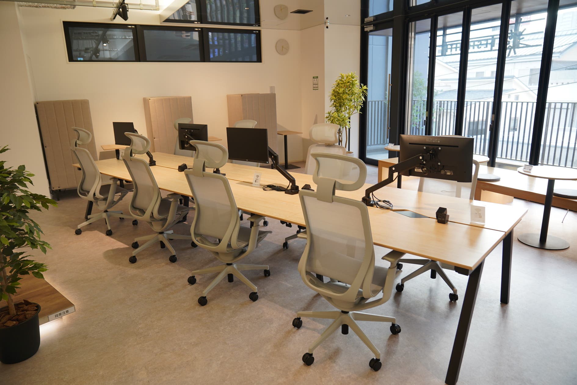 【大名天神】コワーキングスペースのフリーアドレスエリアの写真10