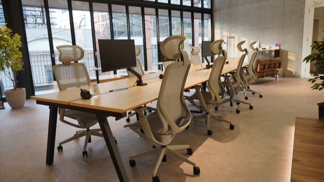 【大名天神】コワーキングスペースのフリーアドレスエリアの写真12