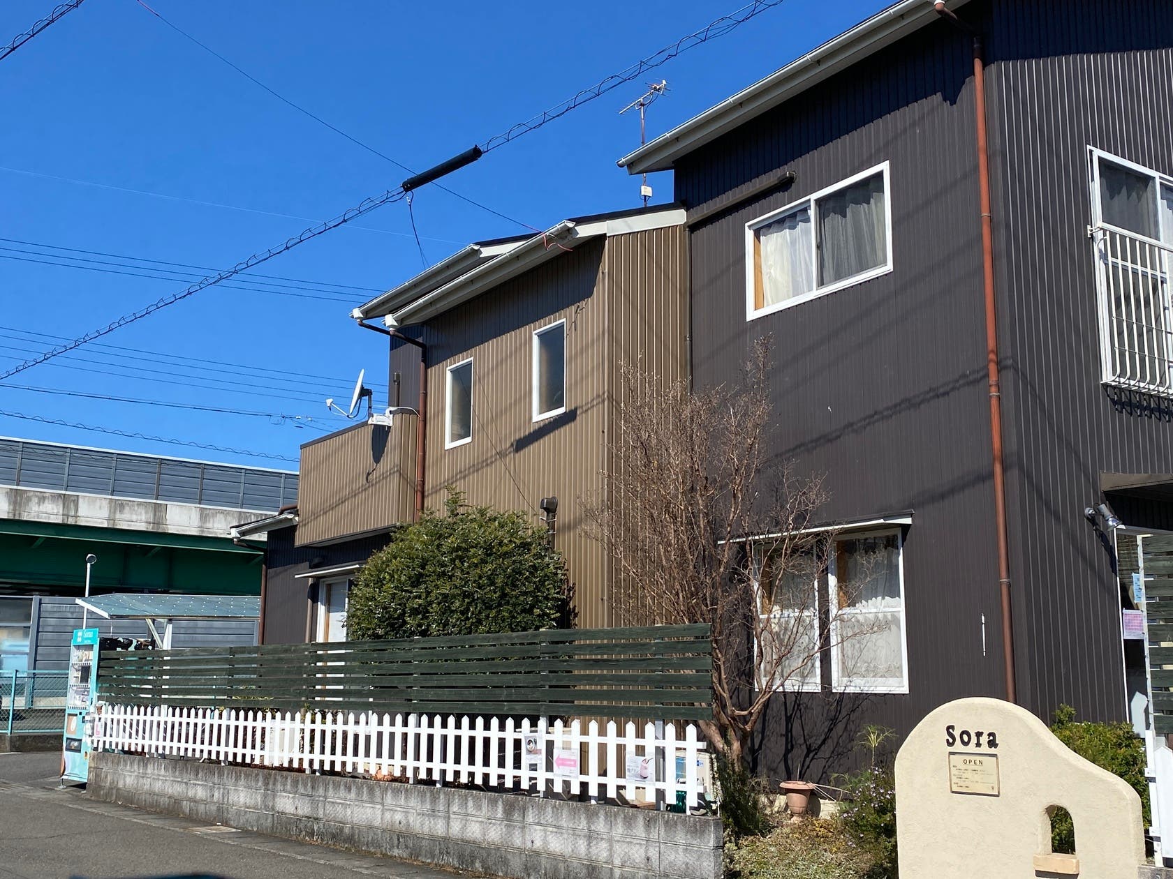 【一棟貸切OK】元住宅をリノベした自然光カフェ空間｜撮影・イベント・ママ会にの写真3