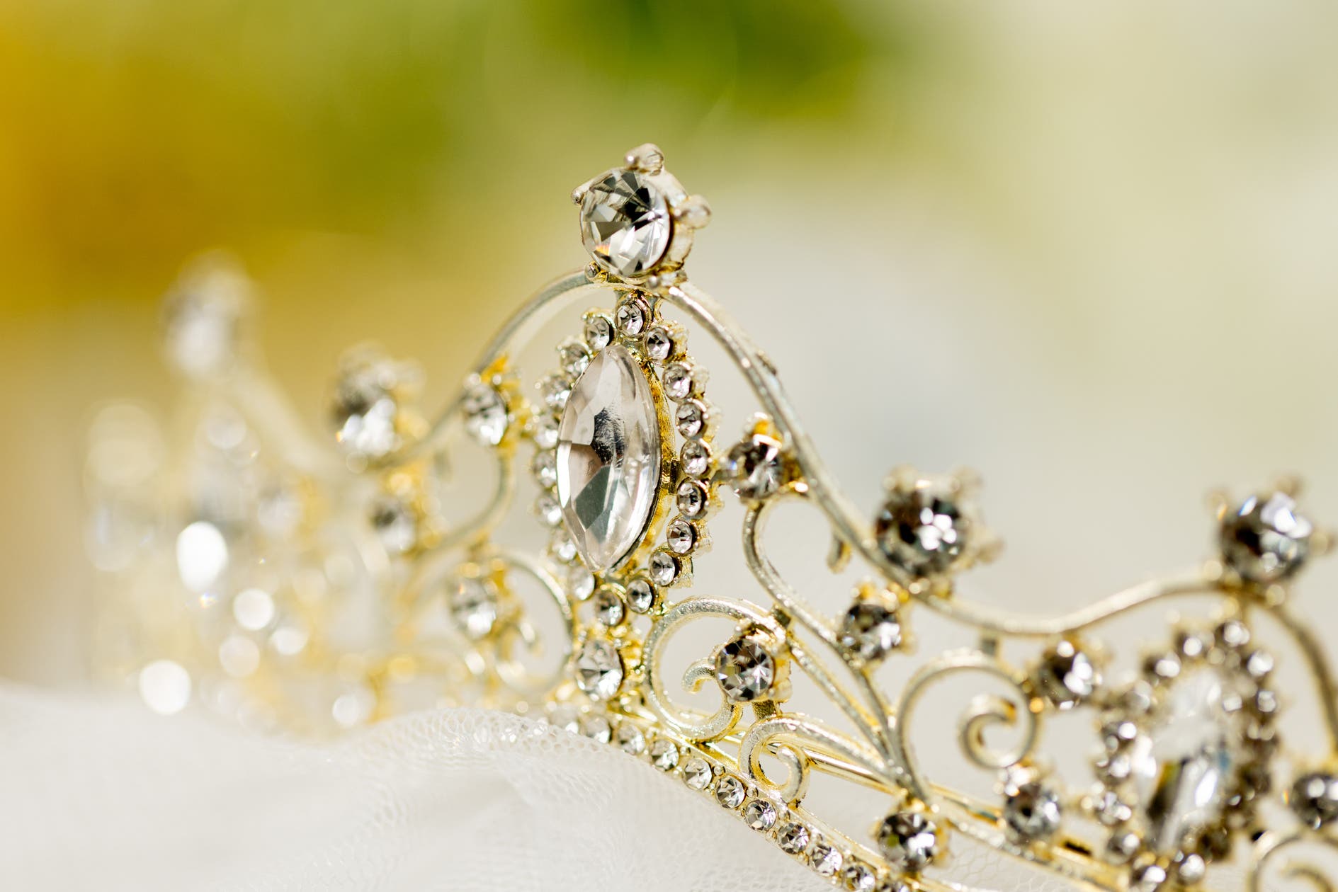 少ないグッズでも可愛く撮れる✨ 白×アンティークの小さな推し活ルームの写真16