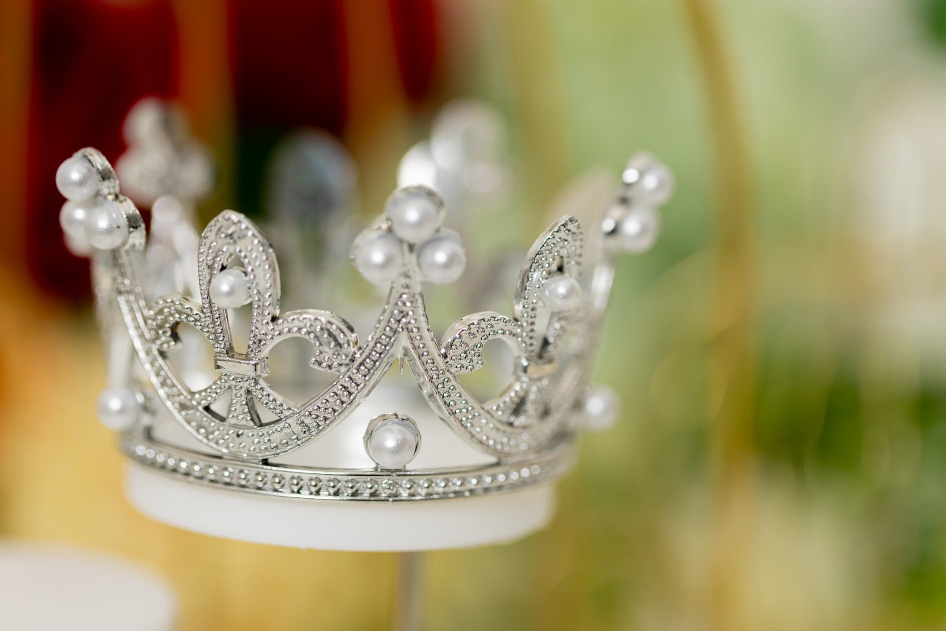 少ないグッズでも可愛く撮れる✨ 白×アンティークの小さな推し活ルームの写真17