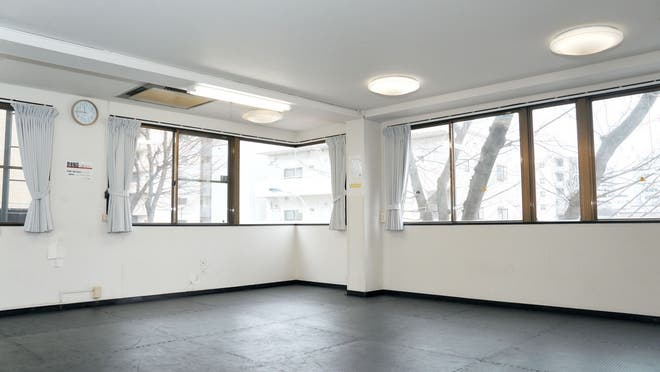 調布駅から徒歩7分!調布で大型鏡のあるスタジオ♪wifi完備!【24時間営業】の写真2