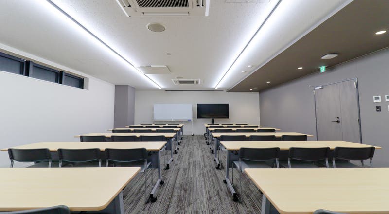 【博多駅徒歩2分！36名】モニター・WiFi・ホワイトボード無料！ふれあい貸し会議室Premium トヨタレンタリース博多駅前B