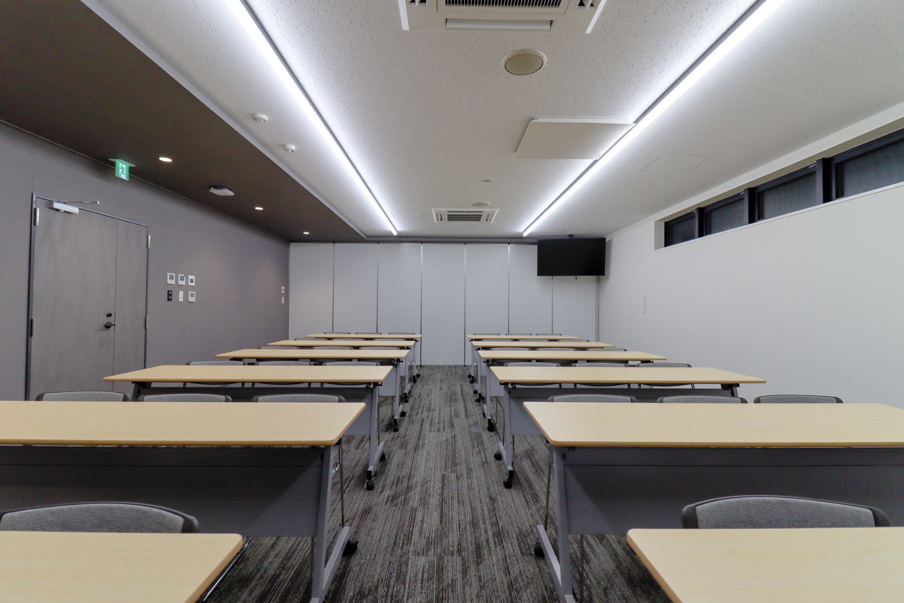 【博多駅徒歩2分！36名】モニター・WiFi・ホワイトボード無料！ふれあい貸し会議室Premium トヨタレンタリース博多駅前Bの写真4