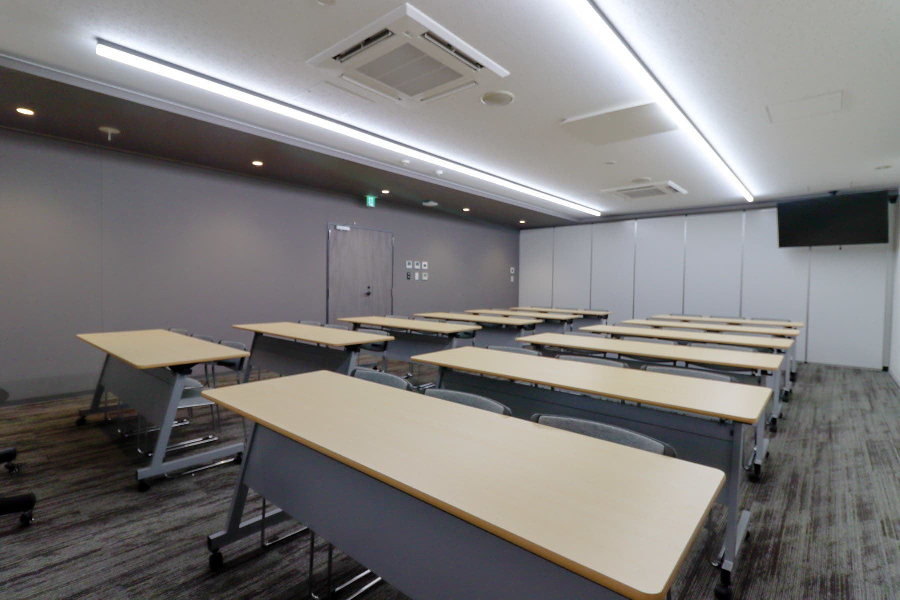 【博多駅徒歩2分！36名】モニター・WiFi・ホワイトボード無料！ふれあい貸し会議室Premium トヨタレンタリース博多駅前Bの写真5