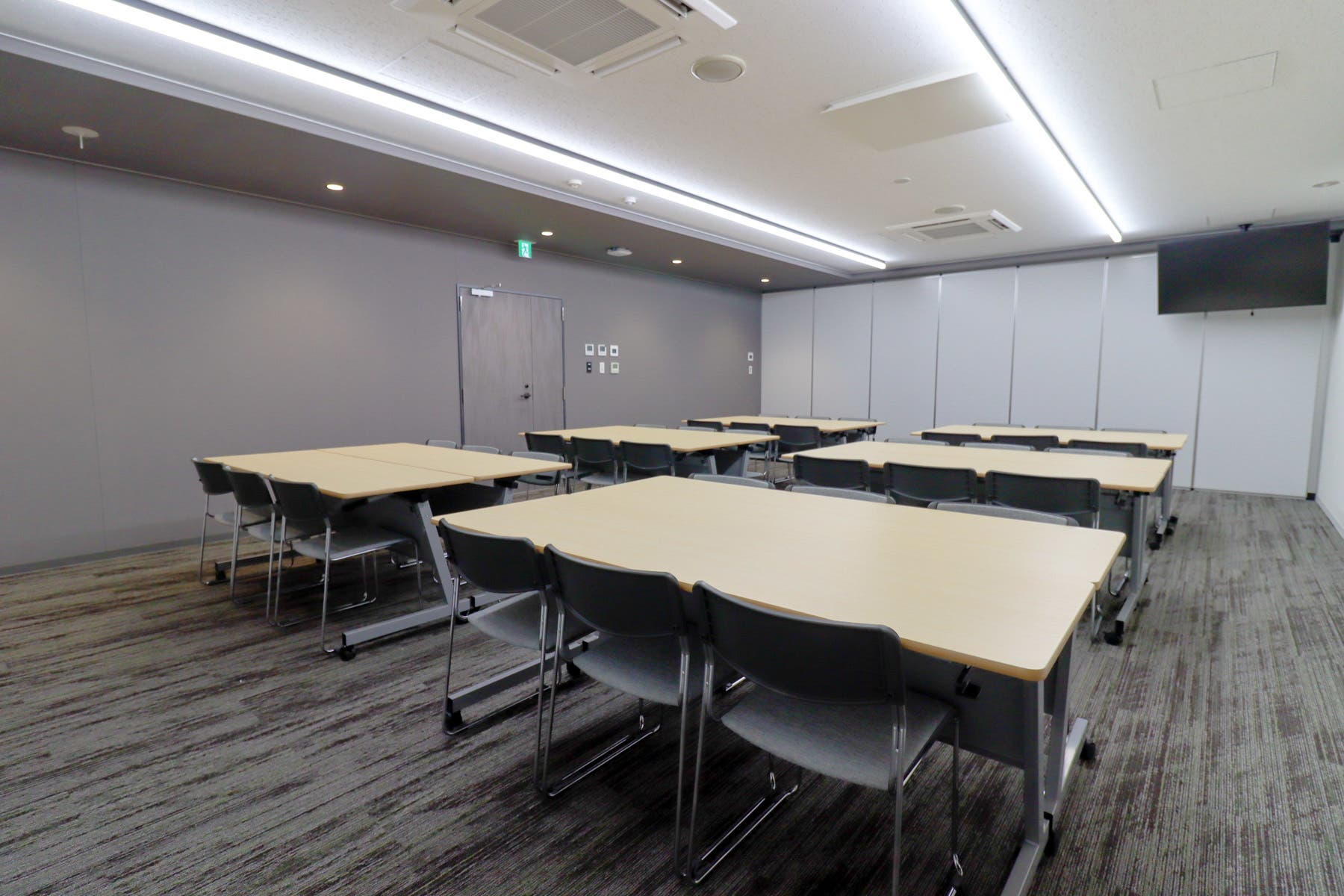 【博多駅徒歩2分！36名】モニター・WiFi・ホワイトボード無料！ふれあい貸し会議室Premium トヨタレンタリース博多駅前Bの写真8