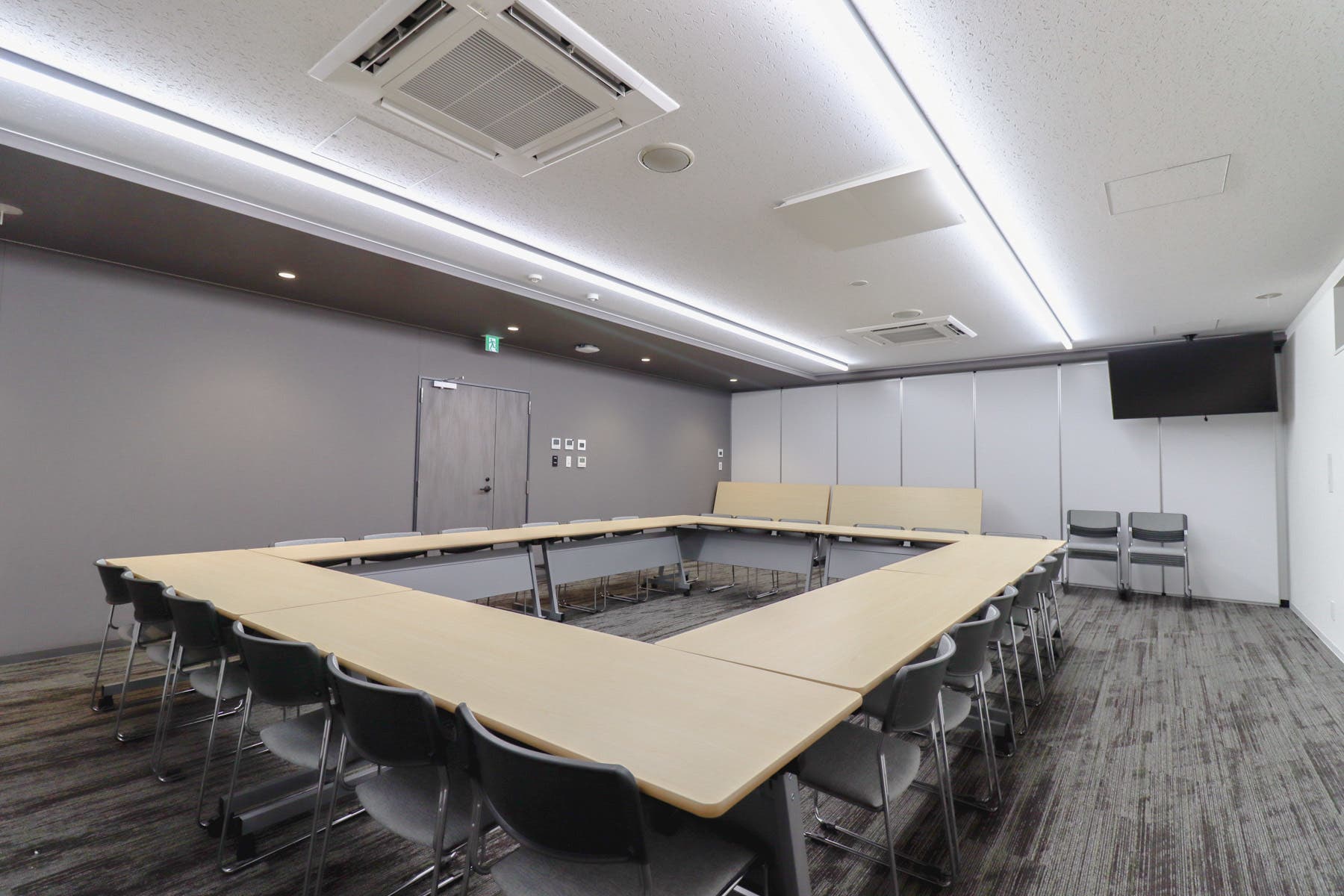 【博多駅徒歩2分！36名】モニター・WiFi・ホワイトボード無料！ふれあい貸し会議室Premium トヨタレンタリース博多駅前Bの写真13