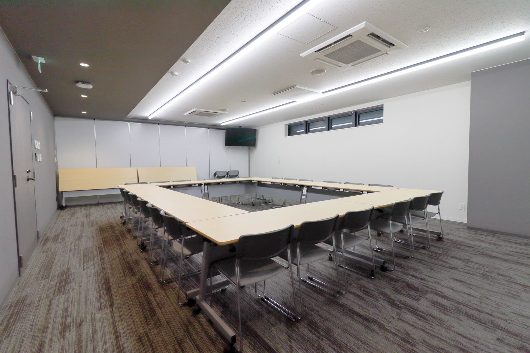 【博多駅徒歩2分！36名】モニター・WiFi・ホワイトボード無料！ふれあい貸し会議室Premium トヨタレンタリース博多駅前Bの写真14