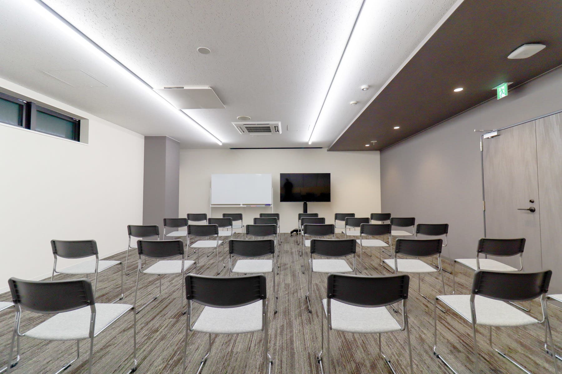 【博多駅徒歩2分！36名】モニター・WiFi・ホワイトボード無料！ふれあい貸し会議室Premium トヨタレンタリース博多駅前Bの写真15