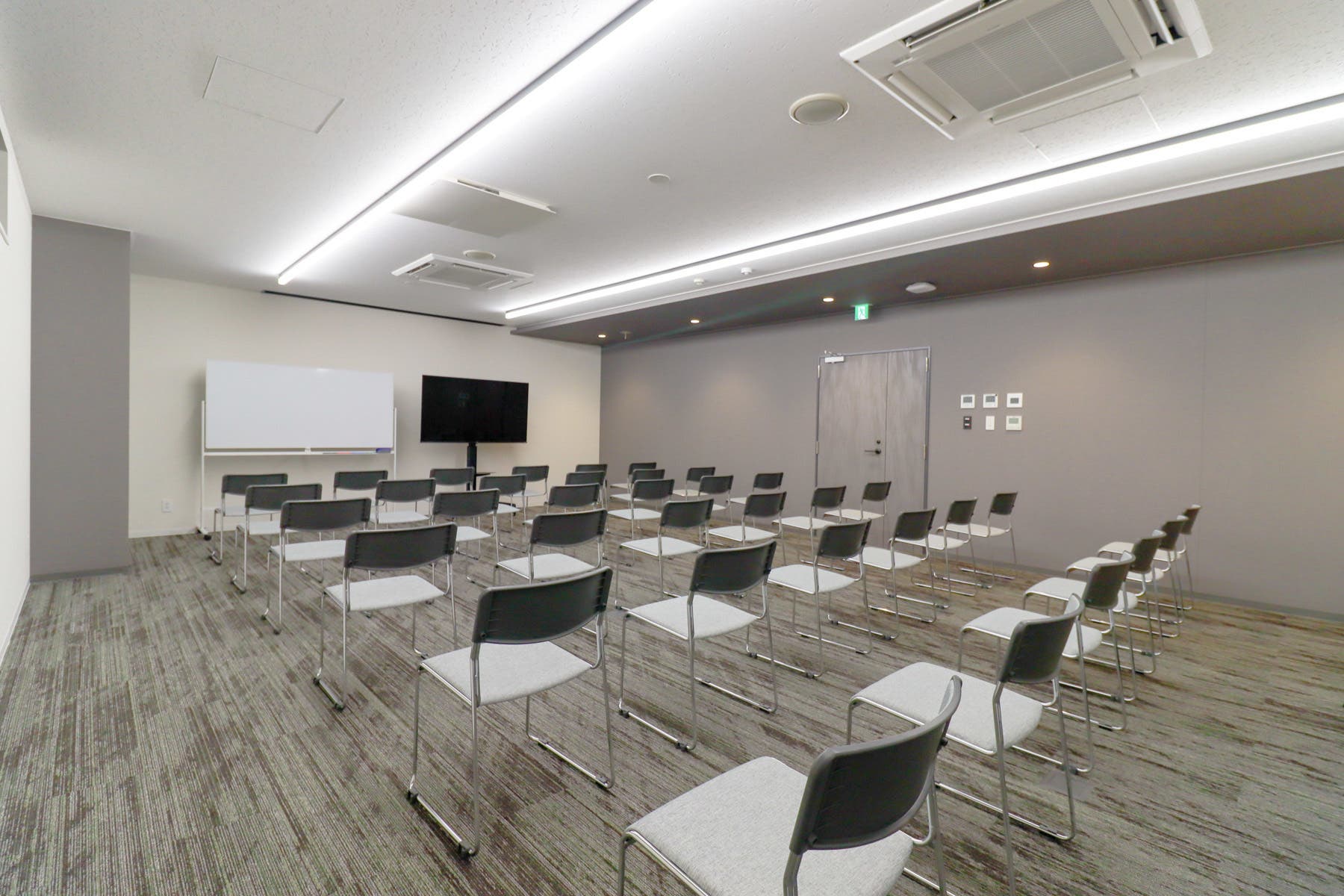 【博多駅徒歩2分！36名】モニター・WiFi・ホワイトボード無料！ふれあい貸し会議室Premium トヨタレンタリース博多駅前Bの写真16