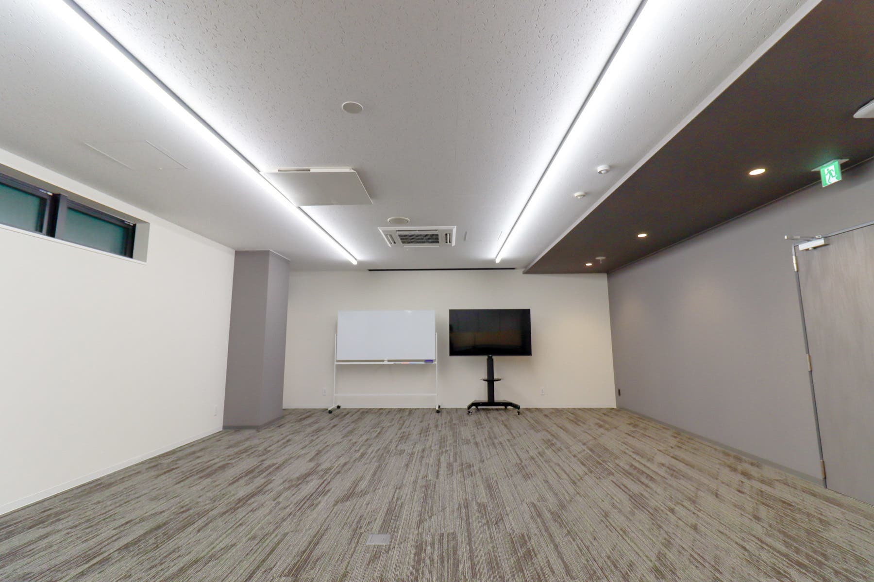 【博多駅徒歩2分！36名】モニター・WiFi・ホワイトボード無料！ふれあい貸し会議室Premium トヨタレンタリース博多駅前Bの写真19