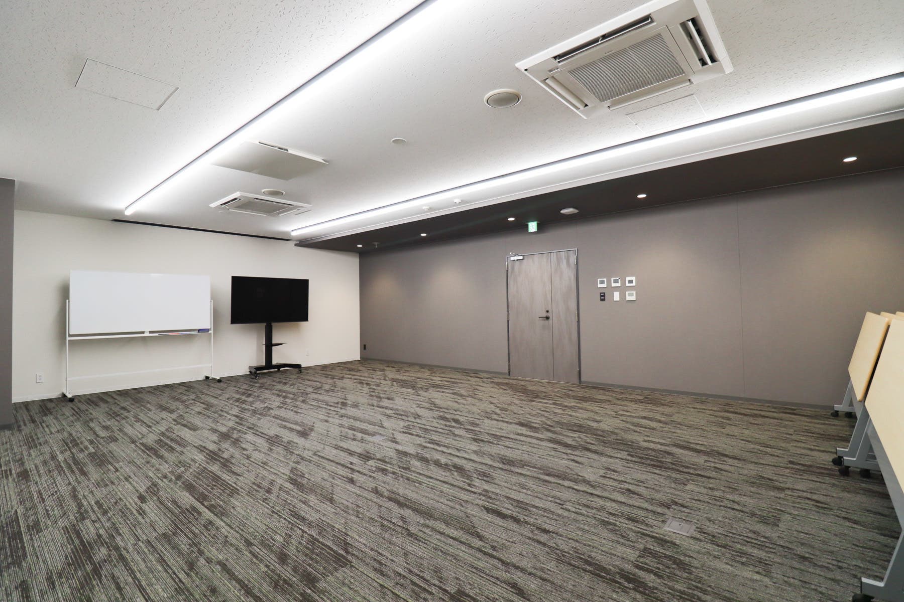 【博多駅徒歩2分！36名】モニター・WiFi・ホワイトボード無料！ふれあい貸し会議室Premium トヨタレンタリース博多駅前Bの写真20