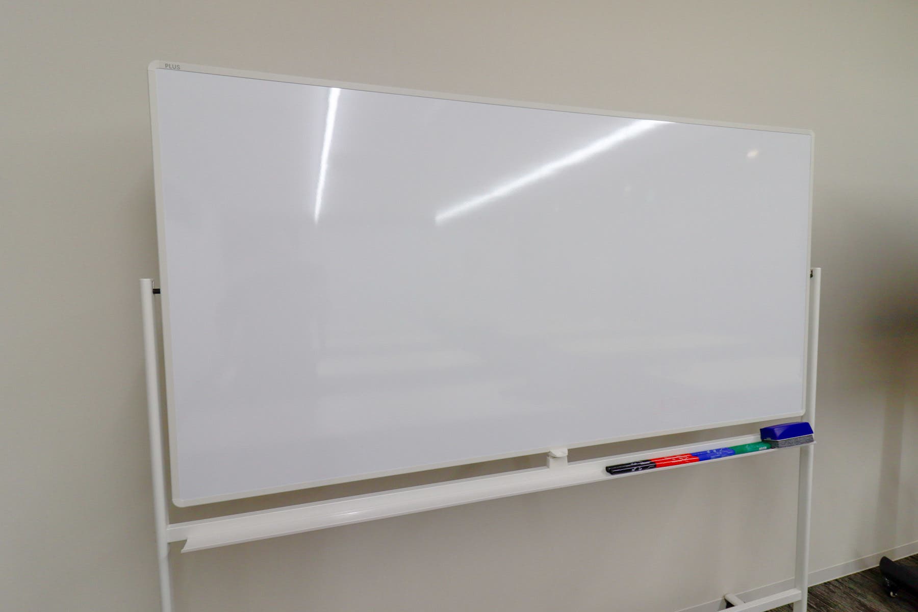 【博多駅徒歩2分！36名】モニター・WiFi・ホワイトボード無料！ふれあい貸し会議室Premium トヨタレンタリース博多駅前Bの写真25