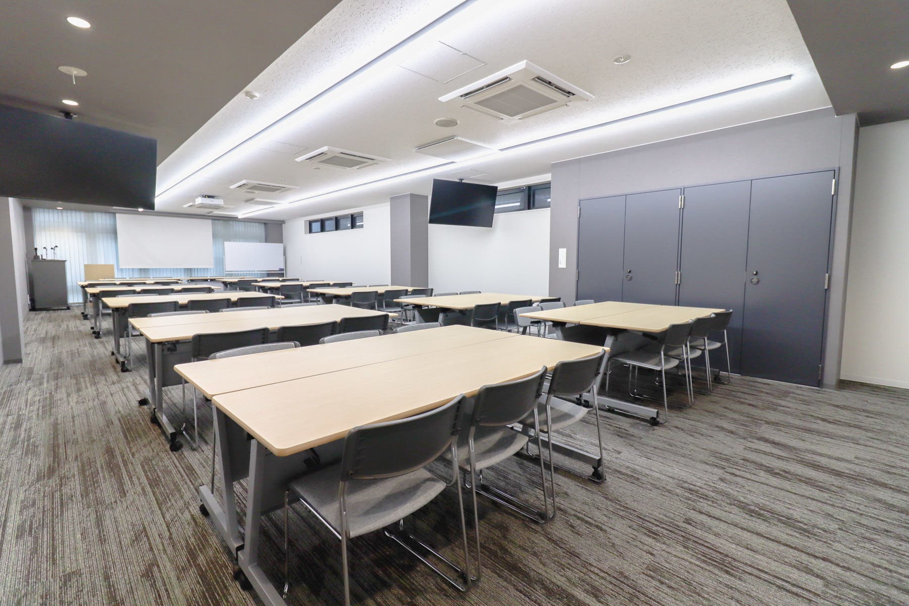 【博多駅徒歩2分！66名】プロジェクター・WiFi・マイク無料！ふれあい貸し会議室Premium トヨタレンタリース博多駅前Aの写真7