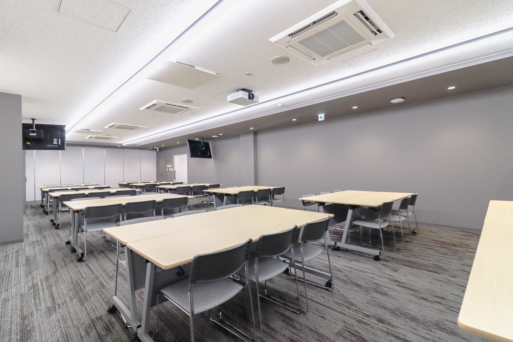 【博多駅徒歩2分！66名】プロジェクター・WiFi・マイク無料！ふれあい貸し会議室Premium トヨタレンタリース博多駅前Aの写真8