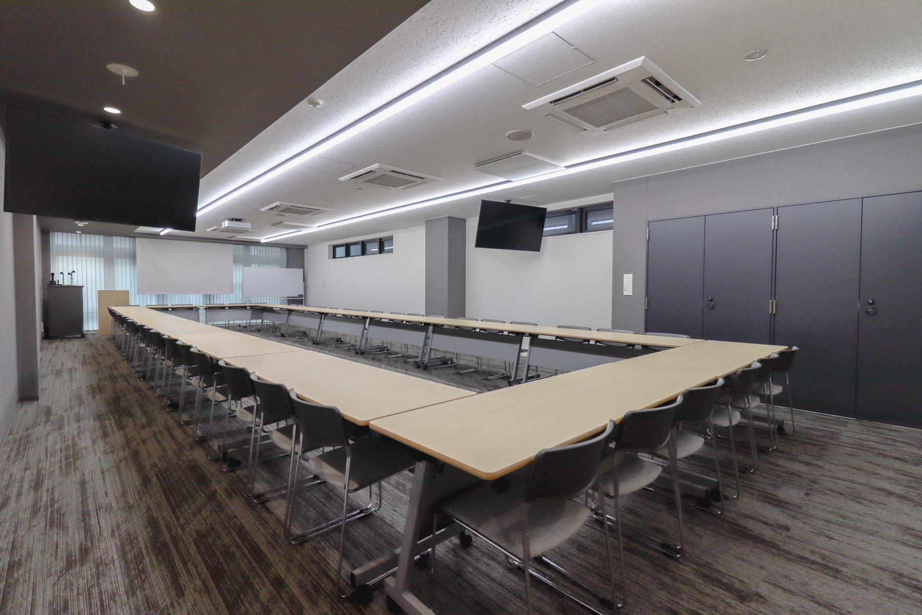 【博多駅徒歩2分！66名】プロジェクター・WiFi・マイク無料！ふれあい貸し会議室Premium トヨタレンタリース博多駅前Aの写真9