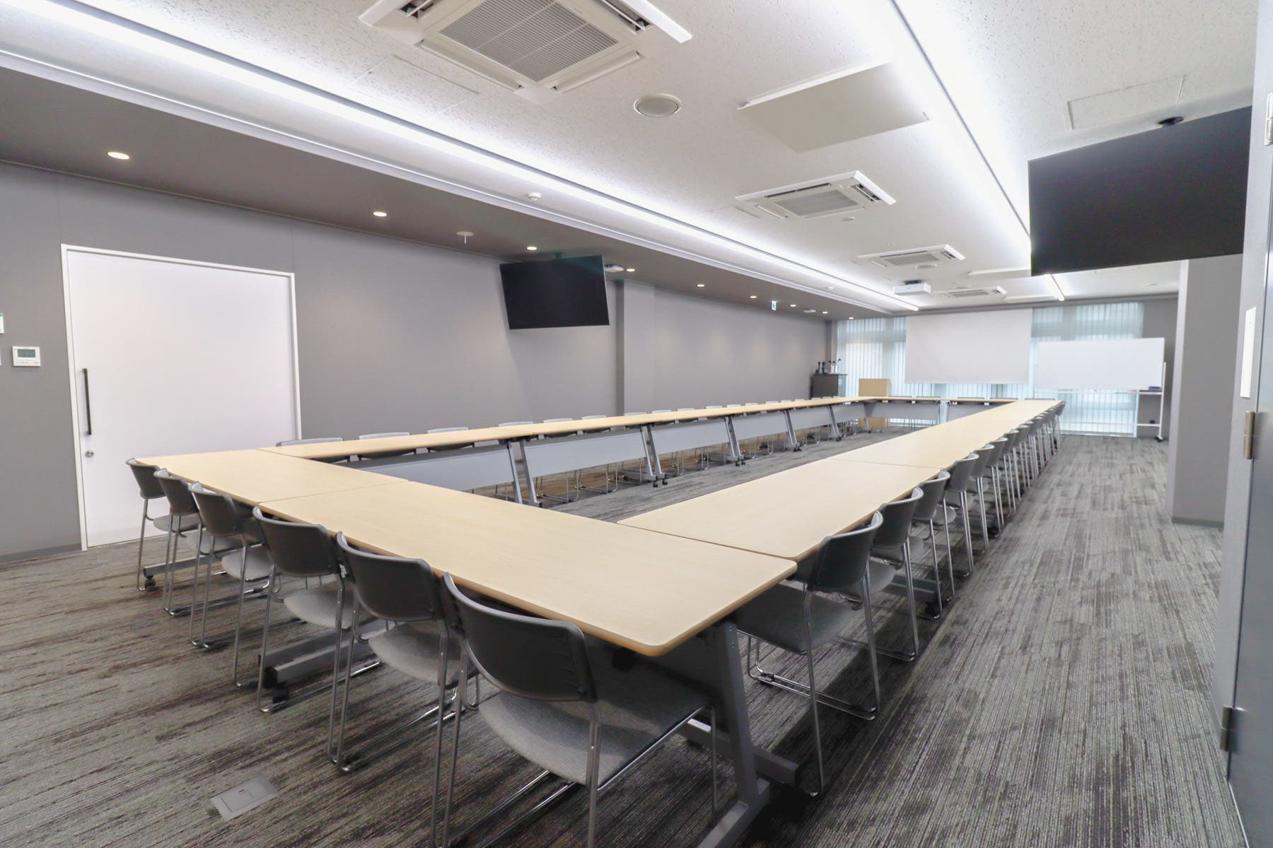 【博多駅徒歩2分！66名】プロジェクター・WiFi・マイク無料！ふれあい貸し会議室Premium トヨタレンタリース博多駅前Aの写真10