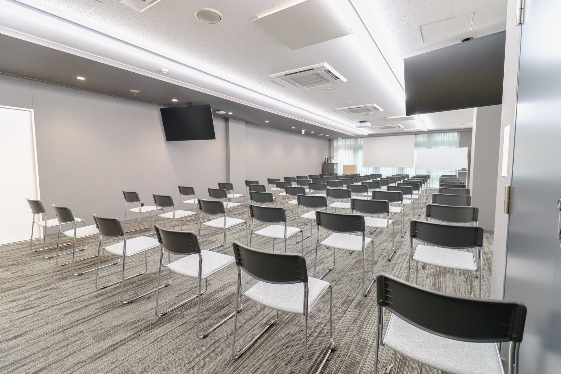 【博多駅徒歩2分！66名】プロジェクター・WiFi・マイク無料！ふれあい貸し会議室Premium トヨタレンタリース博多駅前Aの写真13