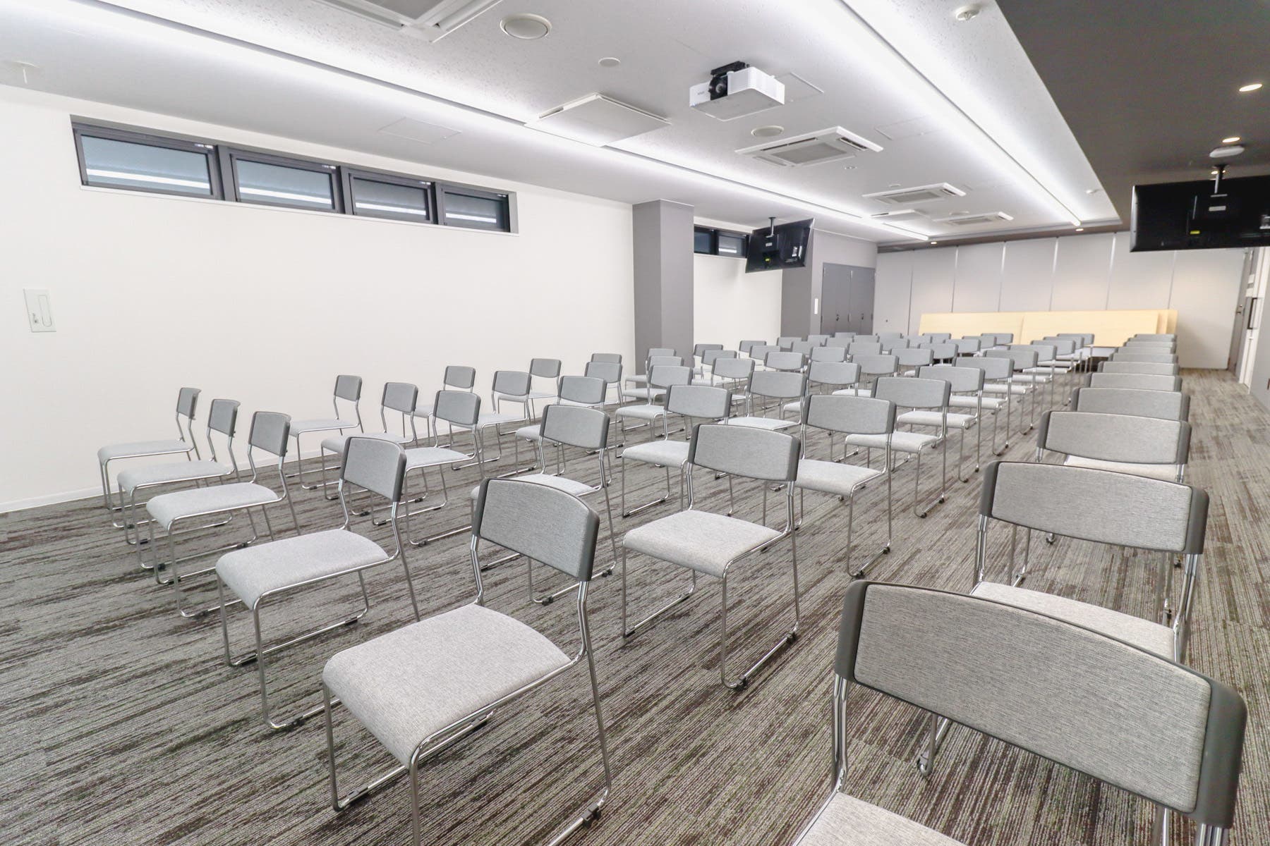 【博多駅徒歩2分！66名】プロジェクター・WiFi・マイク無料！ふれあい貸し会議室Premium トヨタレンタリース博多駅前Aの写真15