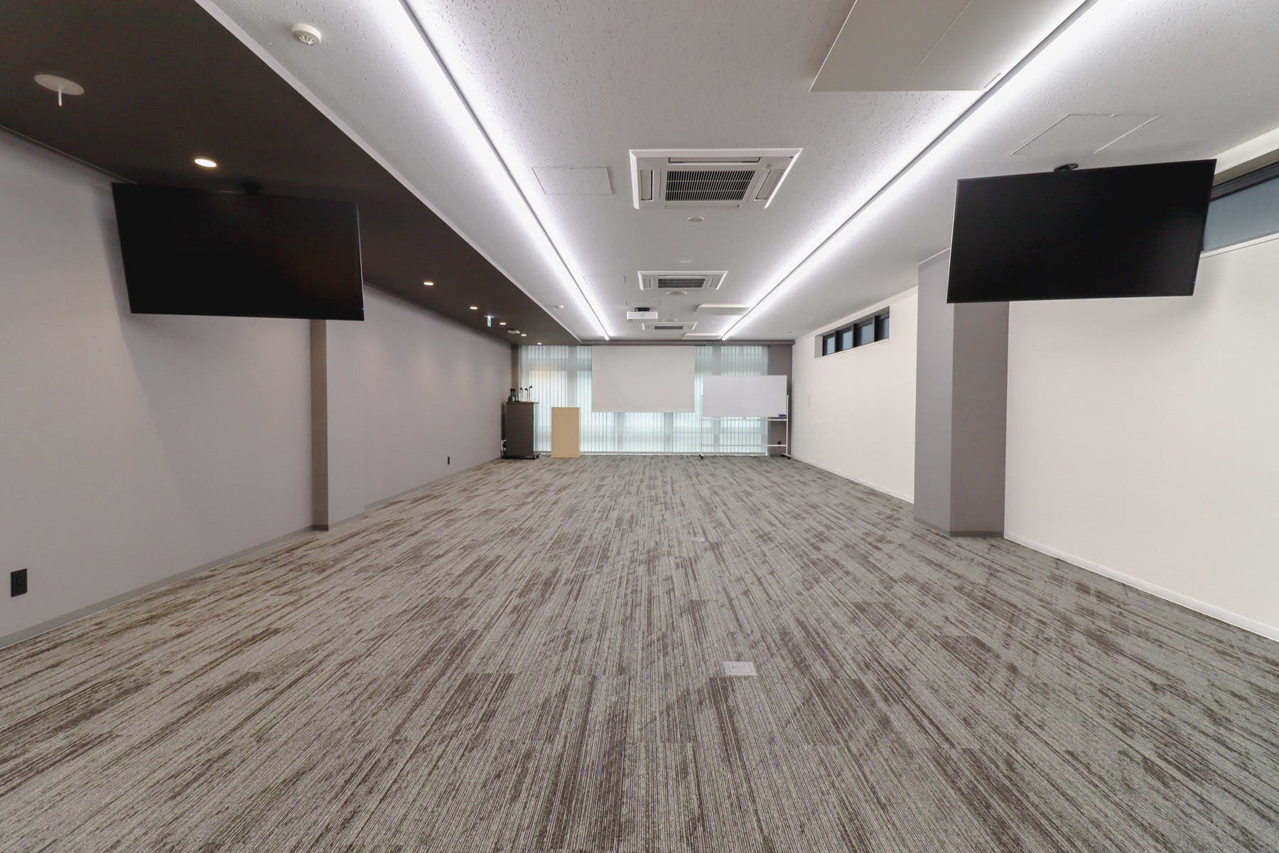 【博多駅徒歩2分！66名】プロジェクター・WiFi・マイク無料！ふれあい貸し会議室Premium トヨタレンタリース博多駅前Aの写真16