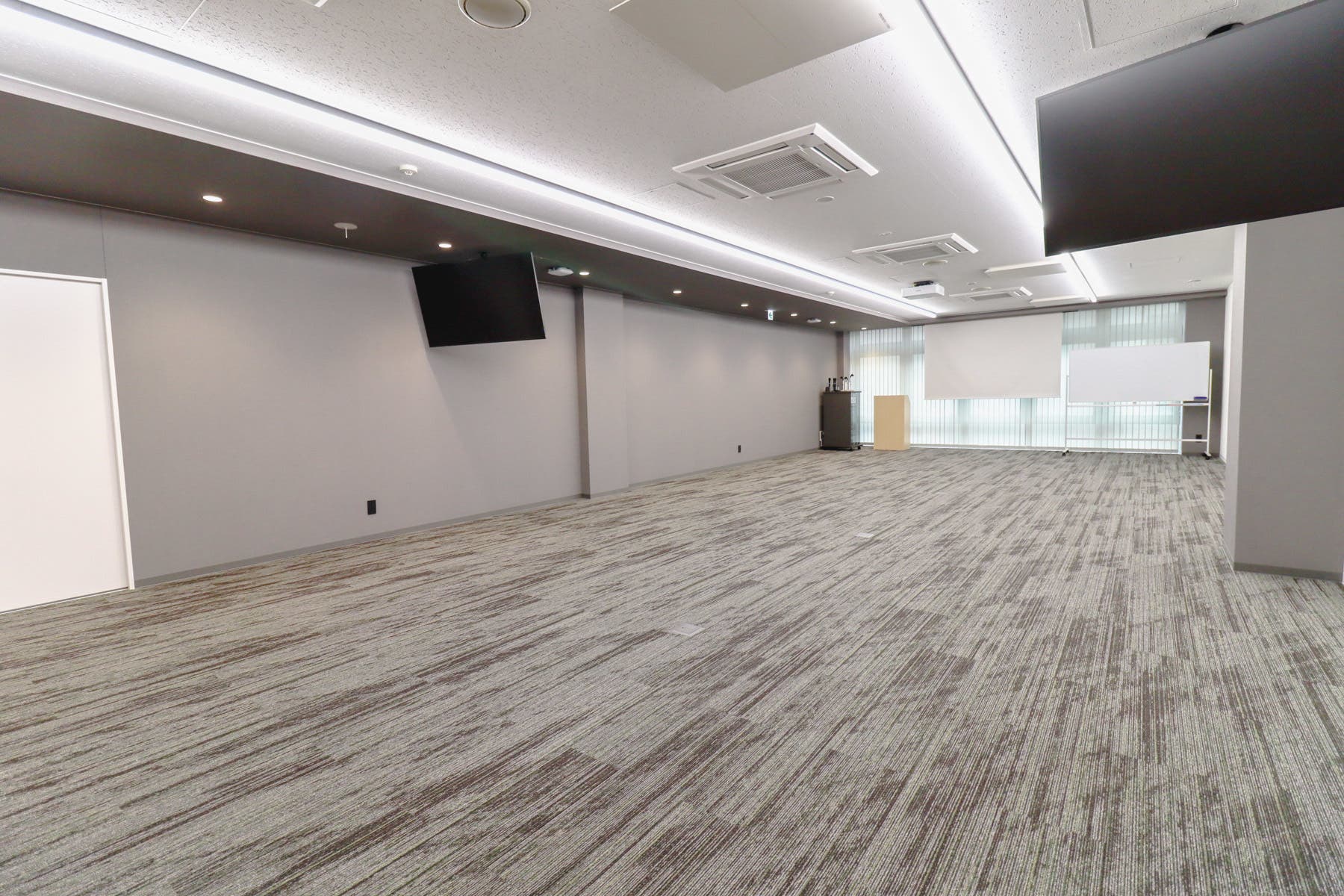 【博多駅徒歩2分！66名】プロジェクター・WiFi・マイク無料！ふれあい貸し会議室Premium トヨタレンタリース博多駅前Aの写真17