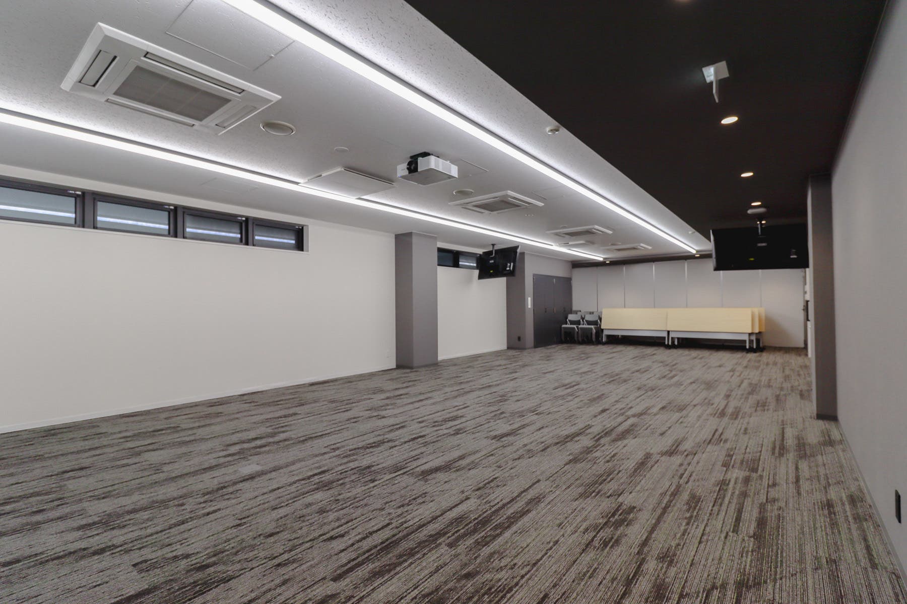 【博多駅徒歩2分！66名】プロジェクター・WiFi・マイク無料！ふれあい貸し会議室Premium トヨタレンタリース博多駅前Aの写真18